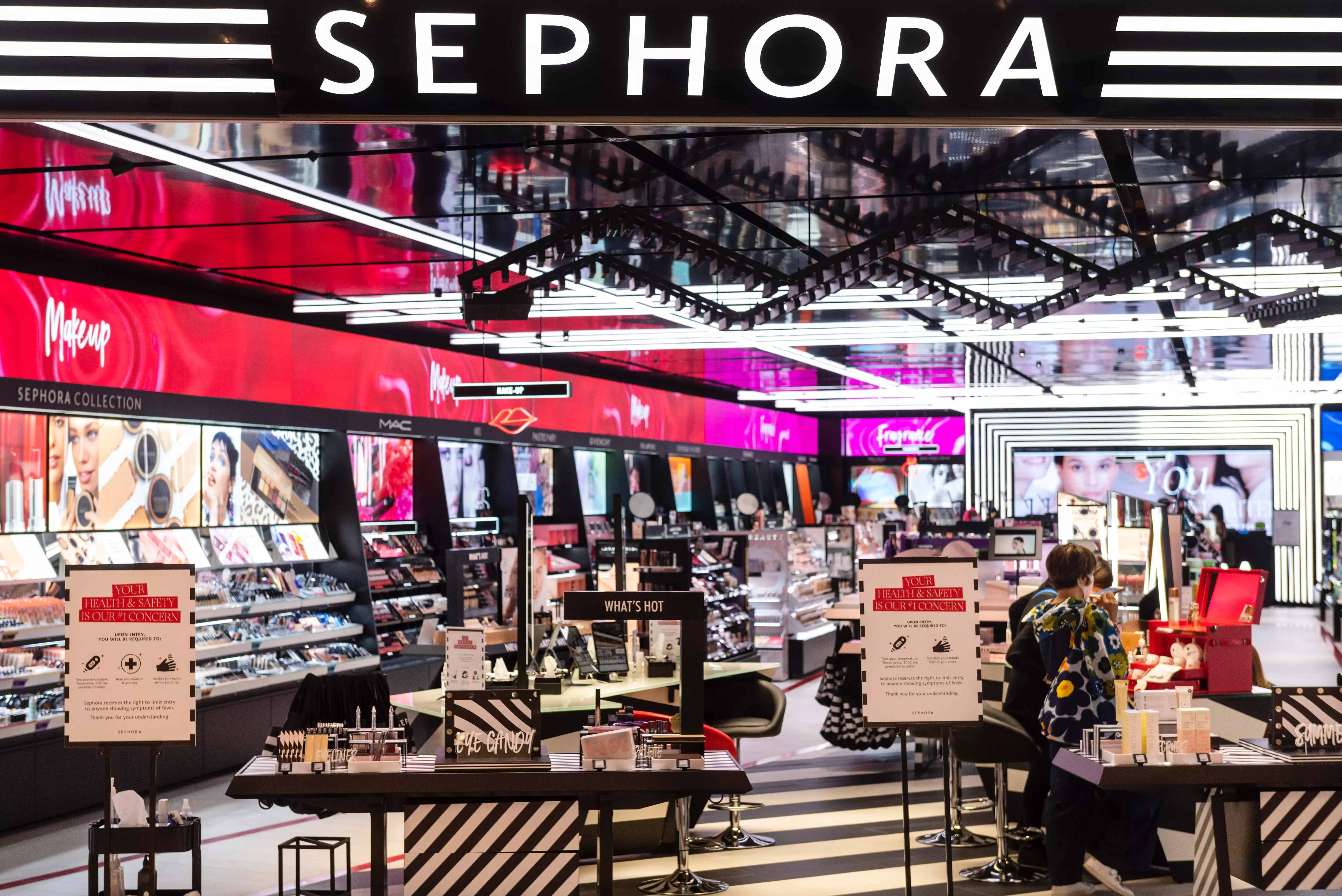 HONG KONG, KINA - 2020/10/10: Franska fjölþjóðlega vörumerkið Sephora st...