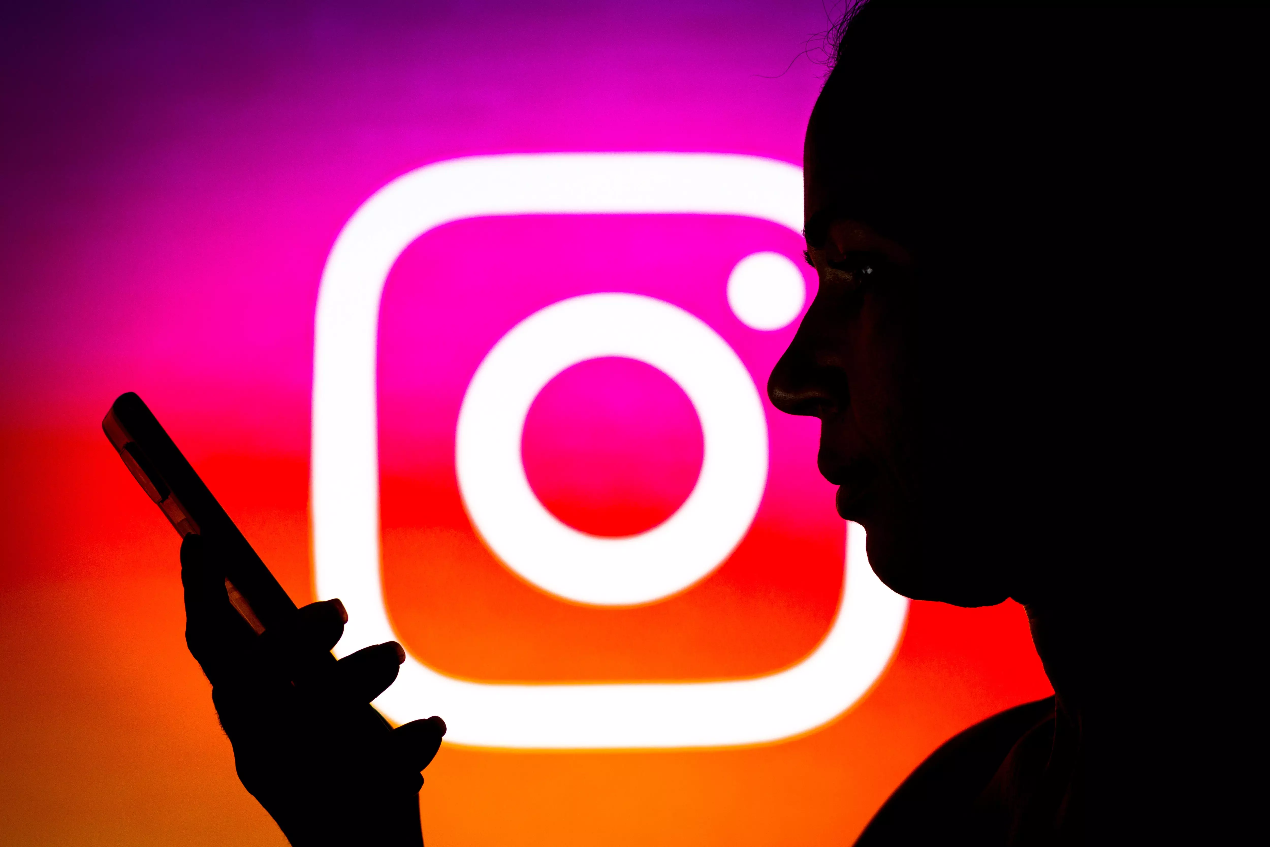 La Novaj DM-Ecoj de Instagram: Kundivido de Muziko, Krei Enketojn En Babilejoj & Pli