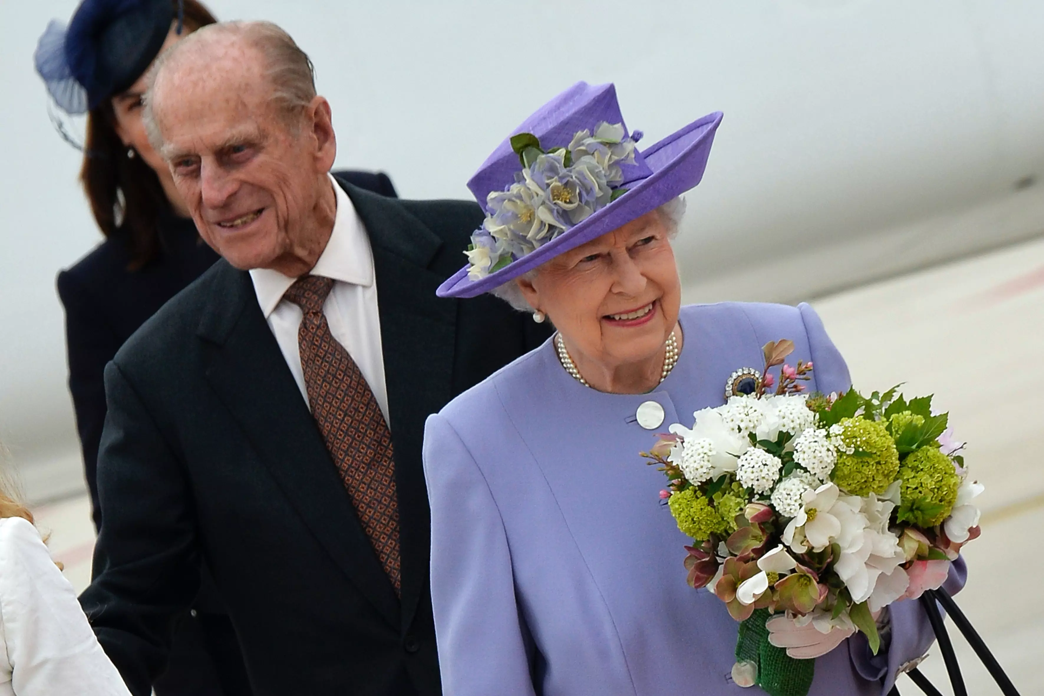 Permaisuri Britain Elizabeth II dan Putera Philip tiba di lapangan terbang Ciampino di Rom. Rom (Itali) Ap...