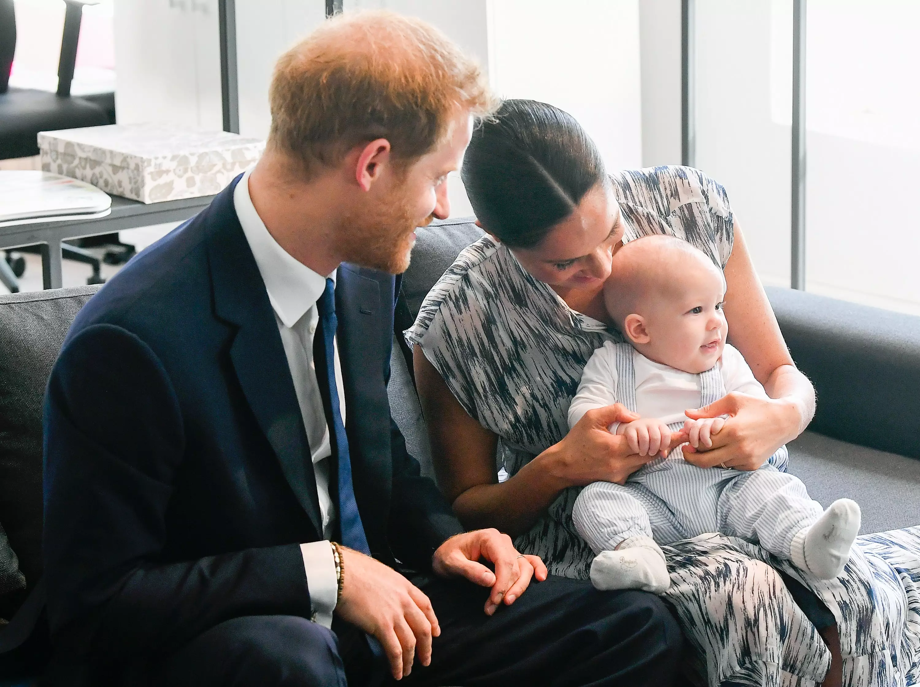 CAPE TOWN, SOUTH AFRICA - SEPTEMBER 25: Muchinda Harry, Duke weSussex, Meghan, Duchess weSussex uye ...