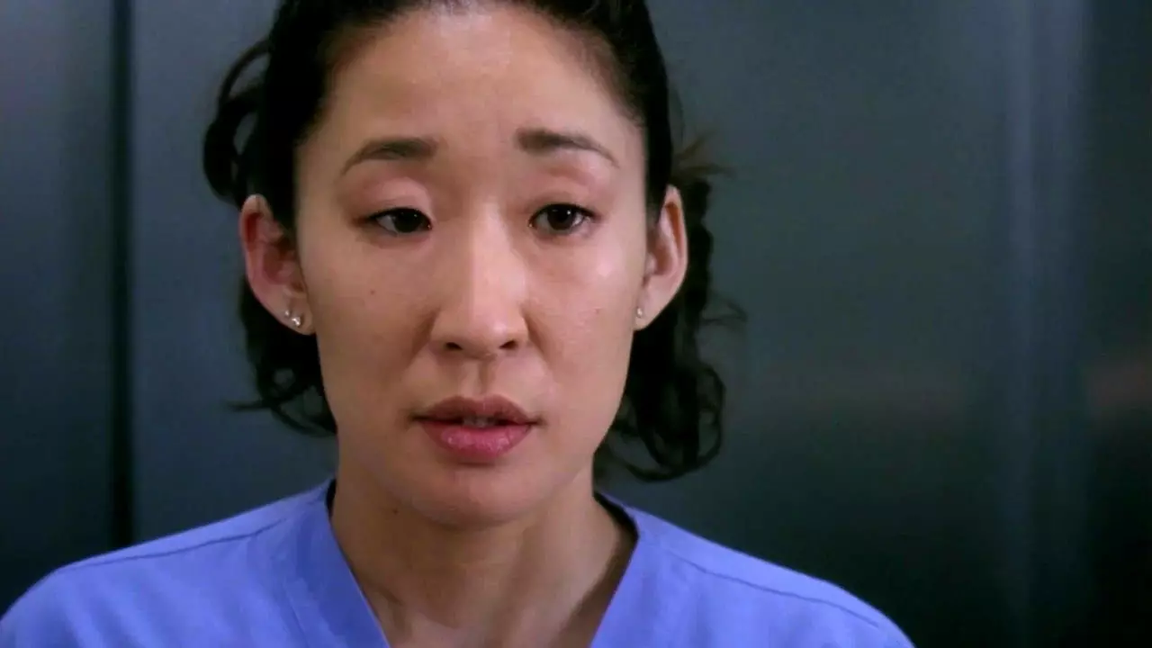 Sandra Oh 'Greýiň anatomiýasynda' Kristina Yangaň roluny ýerine ýetirdi.