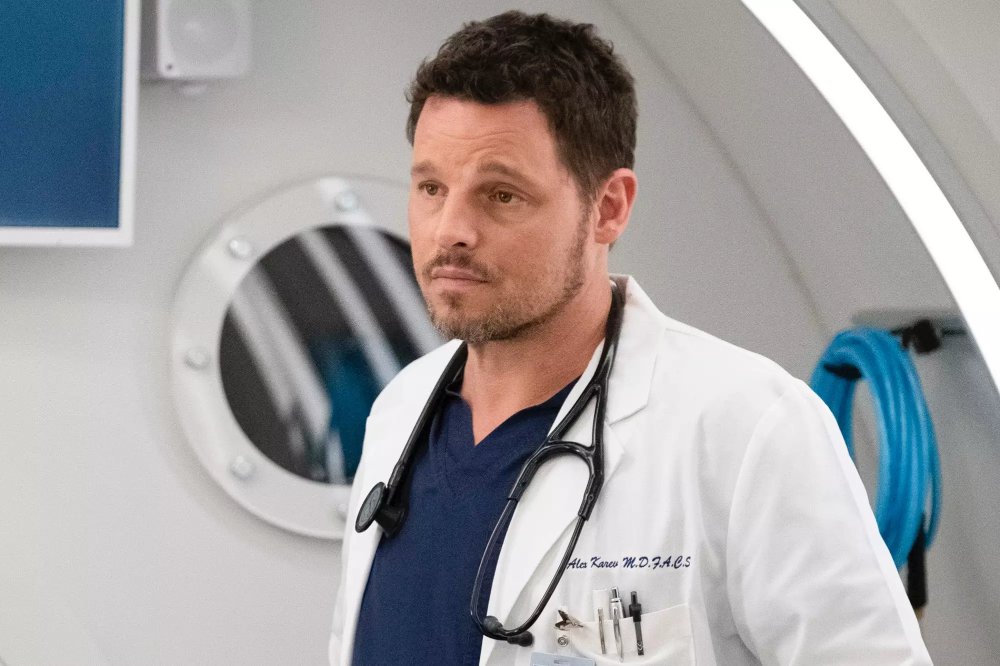 Justin Chambers na taalo Alex Karev i