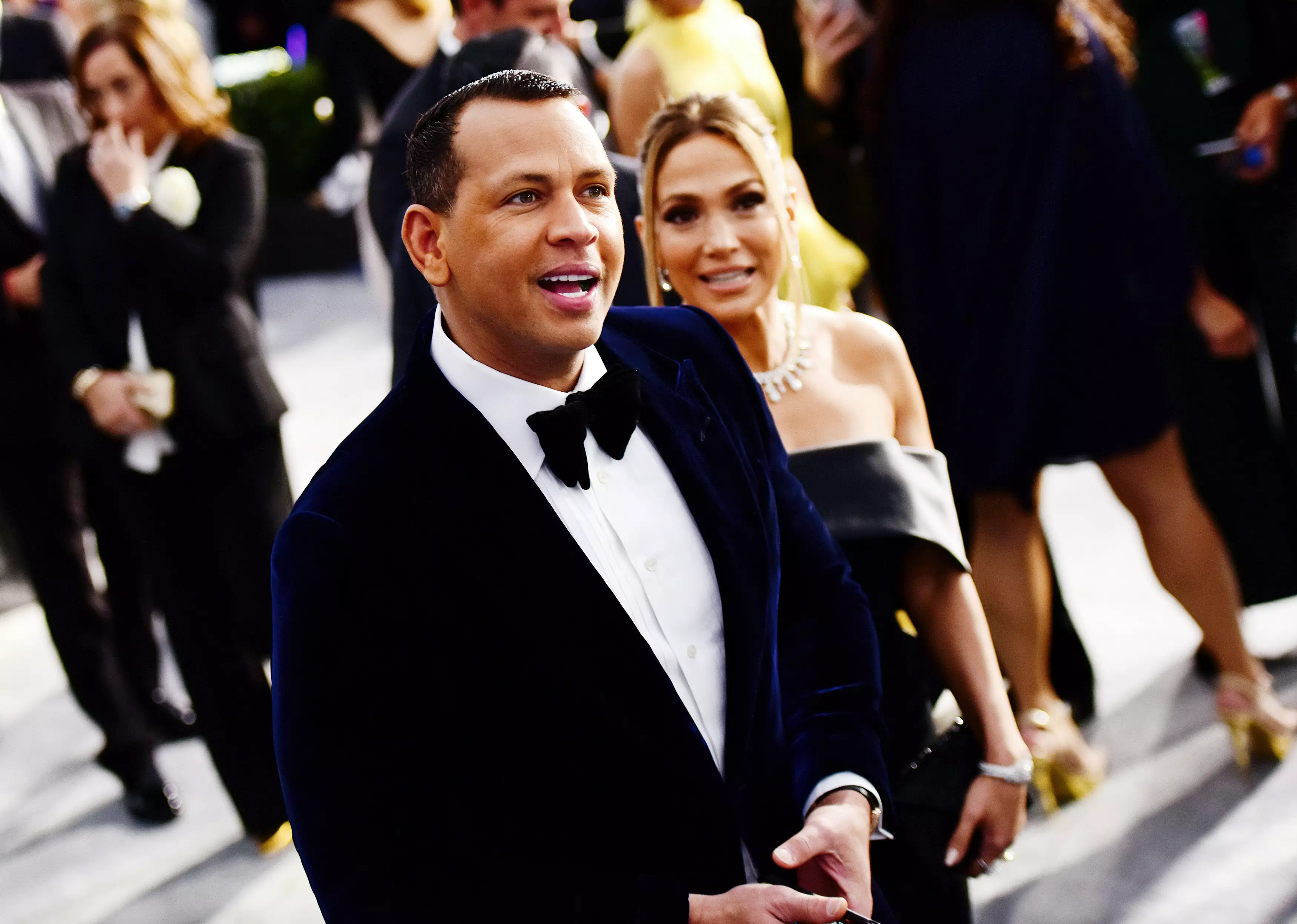 LOS ANGELES, CALIFORNIA - Jenụwarị 19: Alex Rodriguez na Jennifer Lopez na-aga Scree 26th kwa afọ…