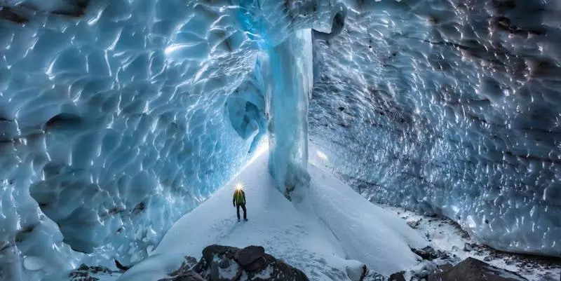 Dës onheemlech Fotoe vu Gletscher Höhlen weisen d'richteg Schéinheet vun der Natur