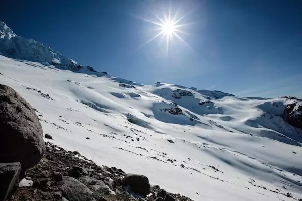 Buzlaq Mağaralarının Bu İnanılmaz Fotoşəkilləri Təbiətin Əsl Gözəlliyini Göstərir 11484_2