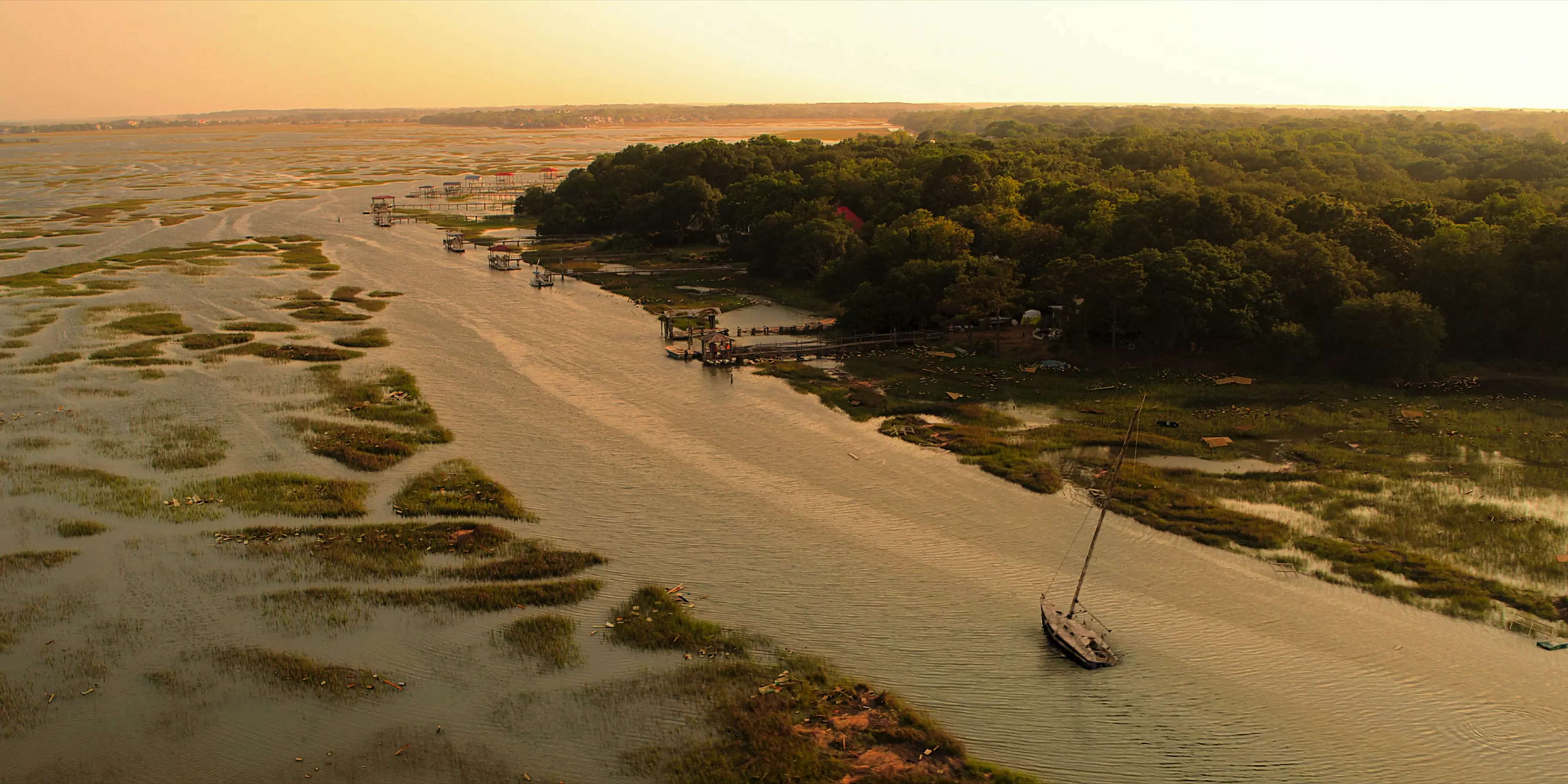 cwch yn y dŵr o 'Outer Banks'