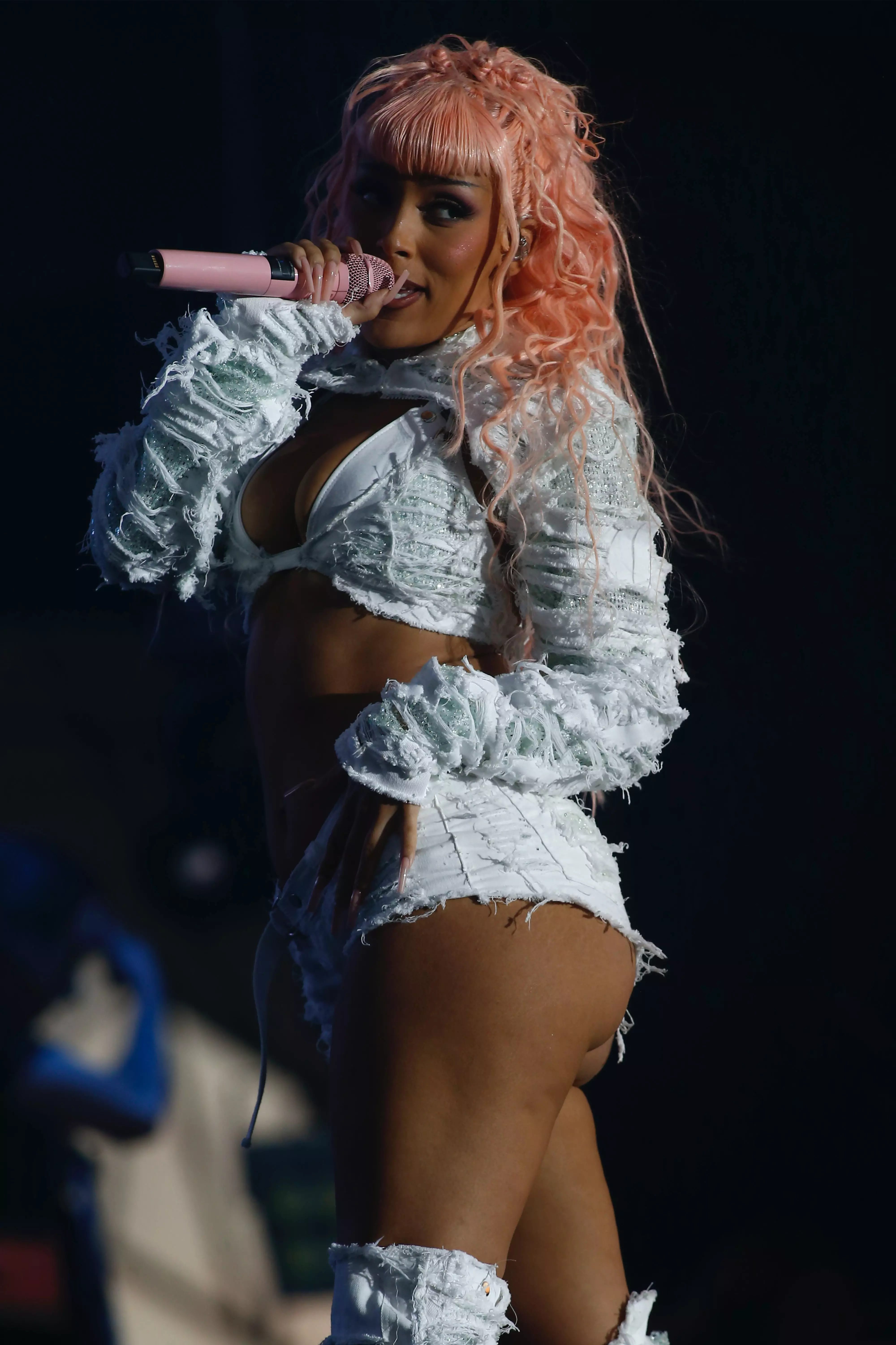 Doja Cat 2022 Lollapalooza ko'rgazmasida Dua Lipa va Pulemyot Kelliga qo'shiladi.