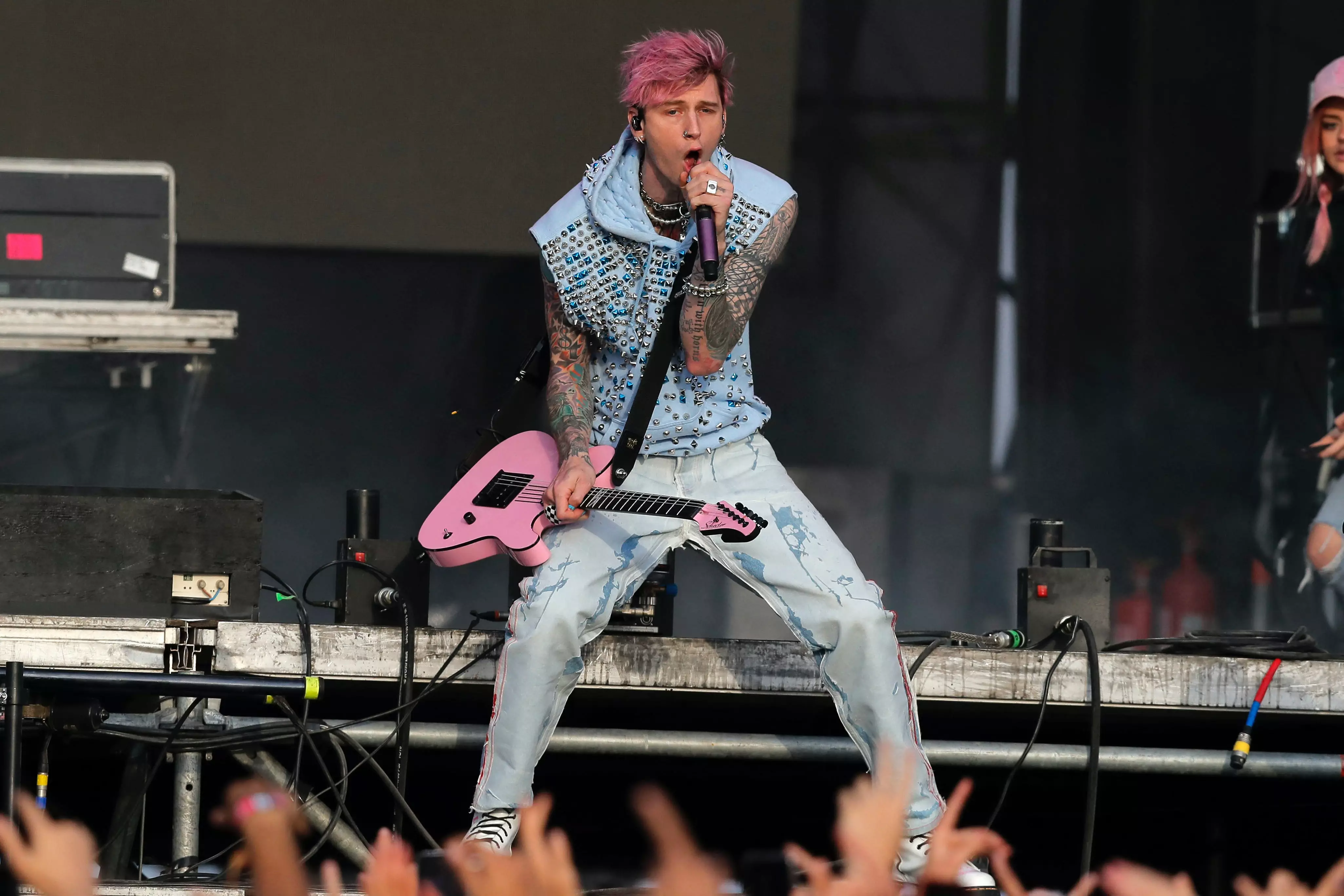 Machine Gun Kelly ass Headlining 2022 Lollapalooza, nieft Doja Cat an Dua Lipa.