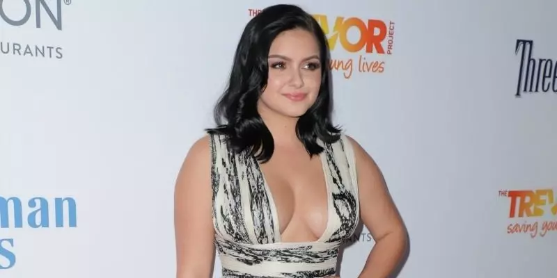 Ariel Winter Milad Şəkili üçün Seksual Santa Kostyumunda Kıçını BF ilə Göstərir 125355_4