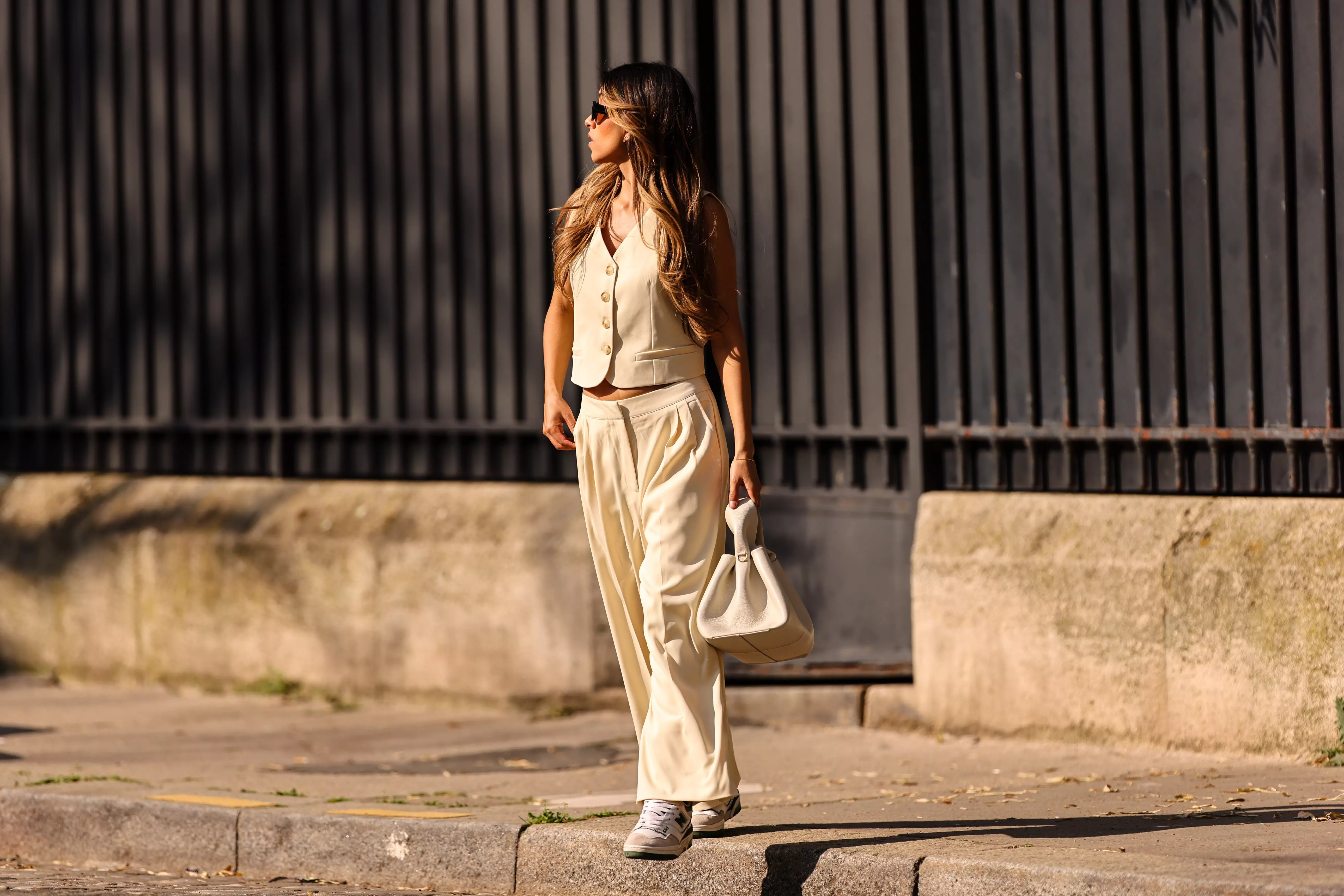 Mantente elegante en el calor con los 12 mejores pantalones de verano para mujeres