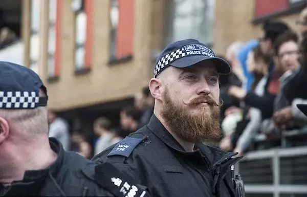 Aquest policia hipster i la seva barba èpica estan agafant Internet per tempesta (fotos) 13055_1