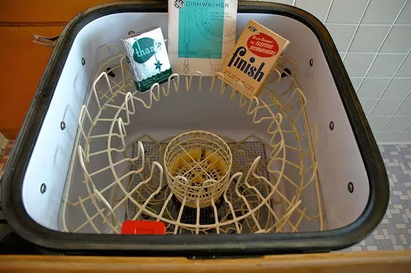 Un homme découvre une superbe cuisine rétro qui n'a pas été touchée depuis 1956 (Photos) 13315_13