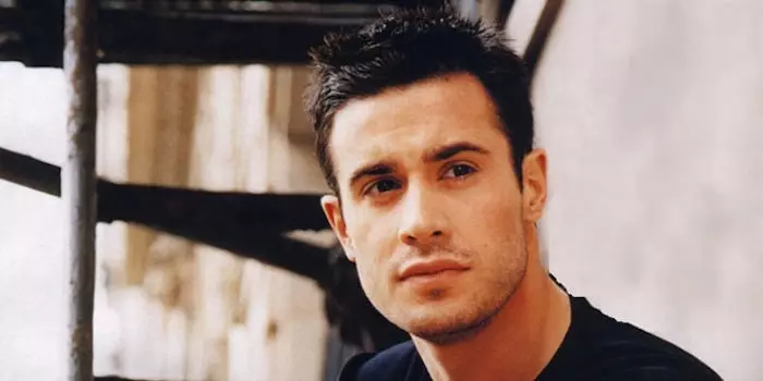 Freddie Prinze Jr.가 90년대에 가장 좋아했던 20가지 이유 (사진)