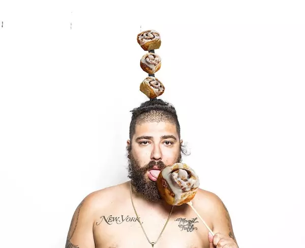 Dua Orang Genius Merombak Man Bun Dengan Menggantikannya Dengan Roti Kayu Manis (Foto) 135055_7