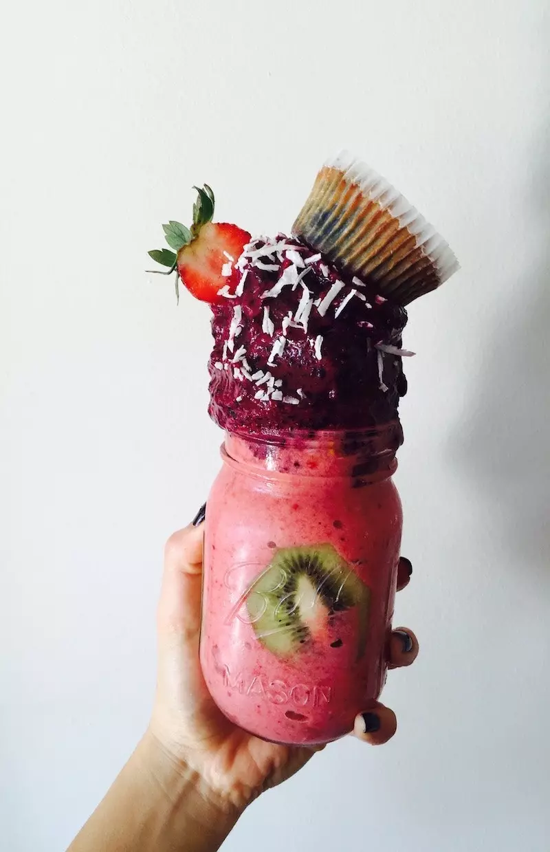 9 Kyawawan Smoothies Waɗanda Zasu Saka Duk Sauran Abincin Ƙunƙara Don Kunya (Hotuna) 136473_6