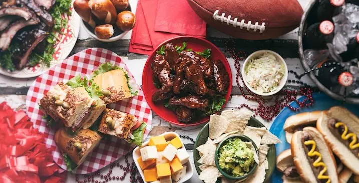 10 Riċetti Heavenly Chicken Wings Għall-Parti Tiegħek tas-Super Bowl Li jmiss