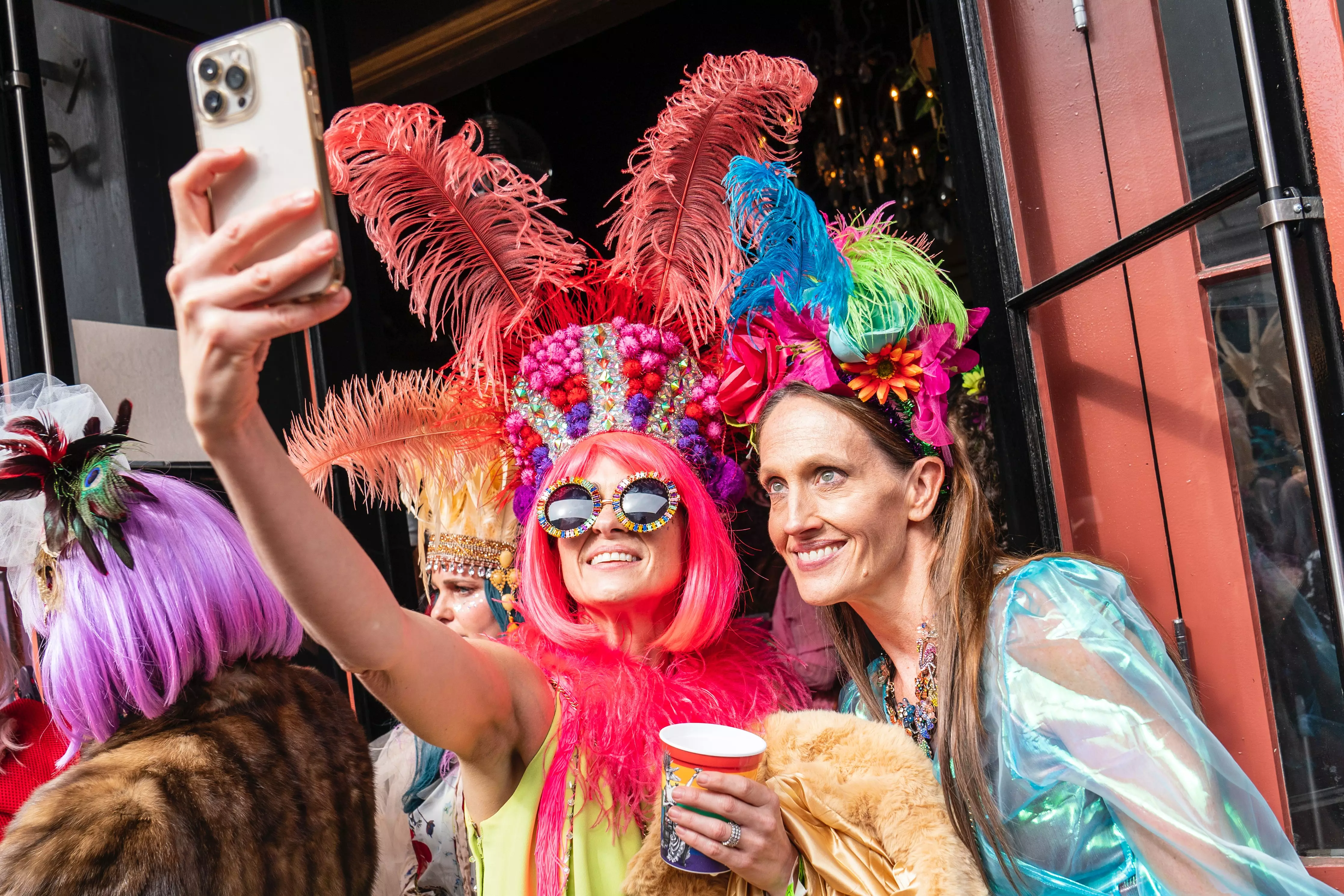 Fotheidil Mardi Gras Do Instagram a Cheiliúrann Cóisir Is Fearr an Domhain