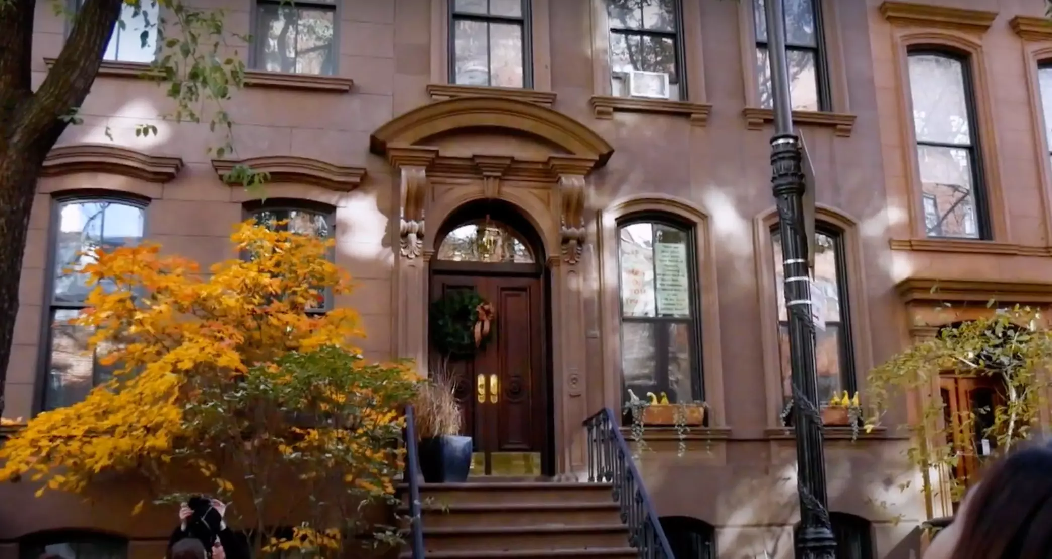 Ang apartment ni Carrie ay isang lokasyon ng paggawa ng pelikula sa 'Sex and the City' na maaari mong bisitahin sa NYC.