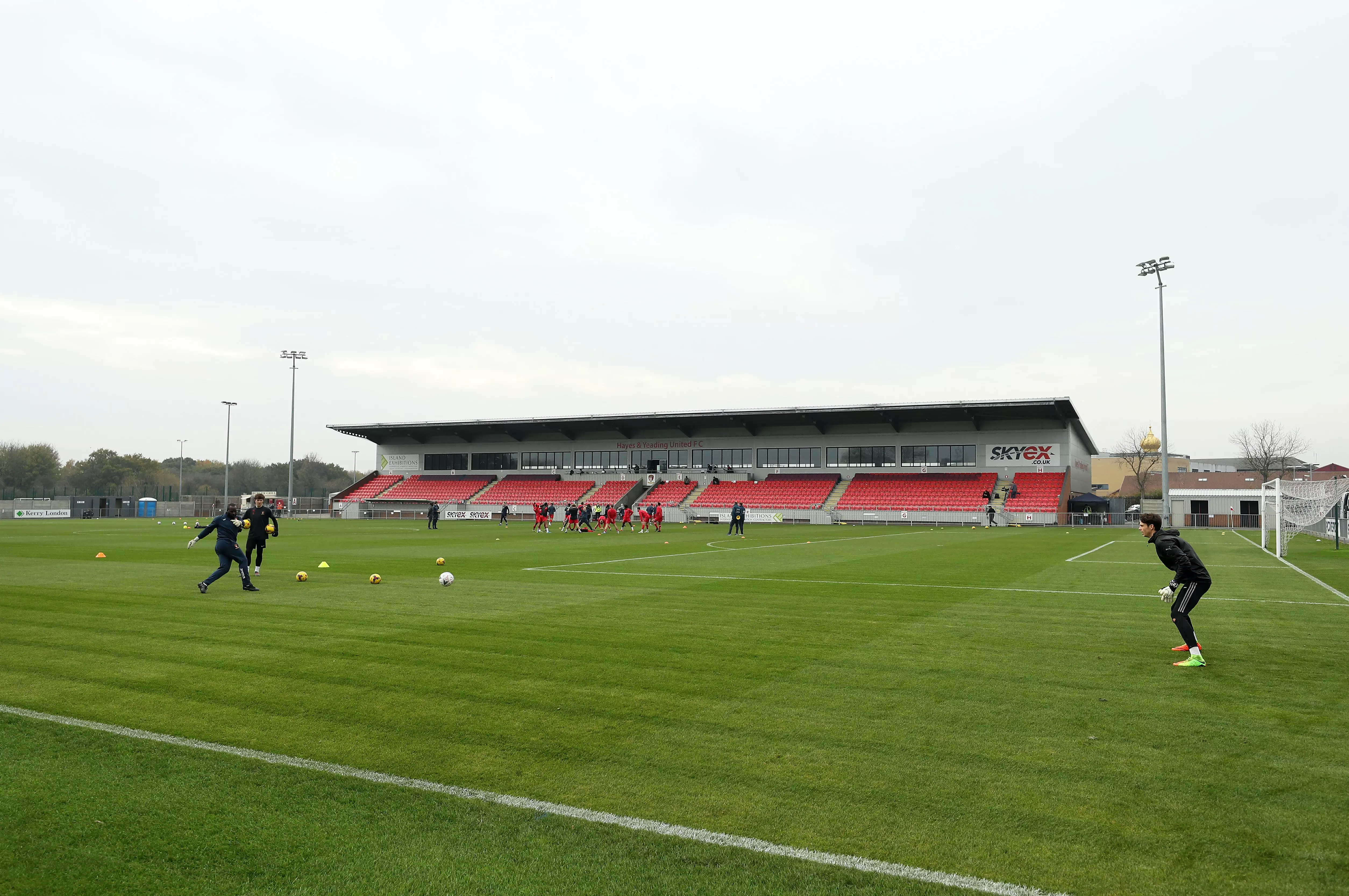 “Hayes And Yeading” stadiony “Ted Lasso” filminiň surata düşürilýän ýerlerinden biridir. (Deýwid Rogersiň suraty / Ge ...