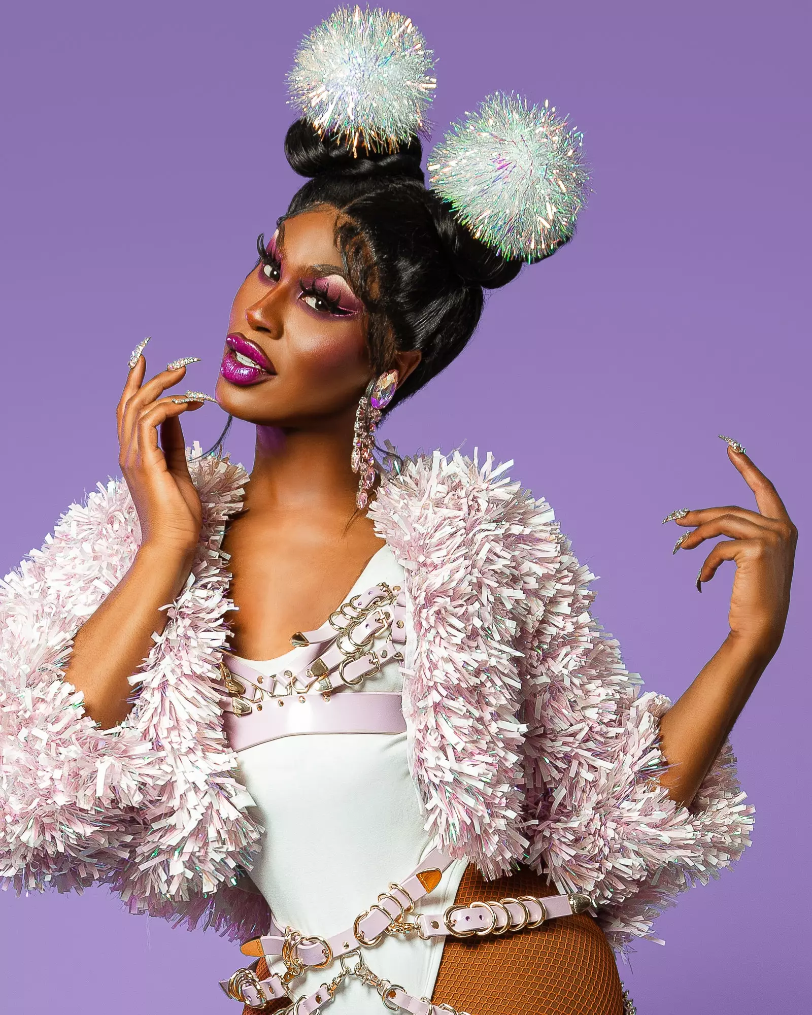 Drag Queen Shea Couleé ҳама дар бораи меҳнати сахт ва сухан гуфтан аст