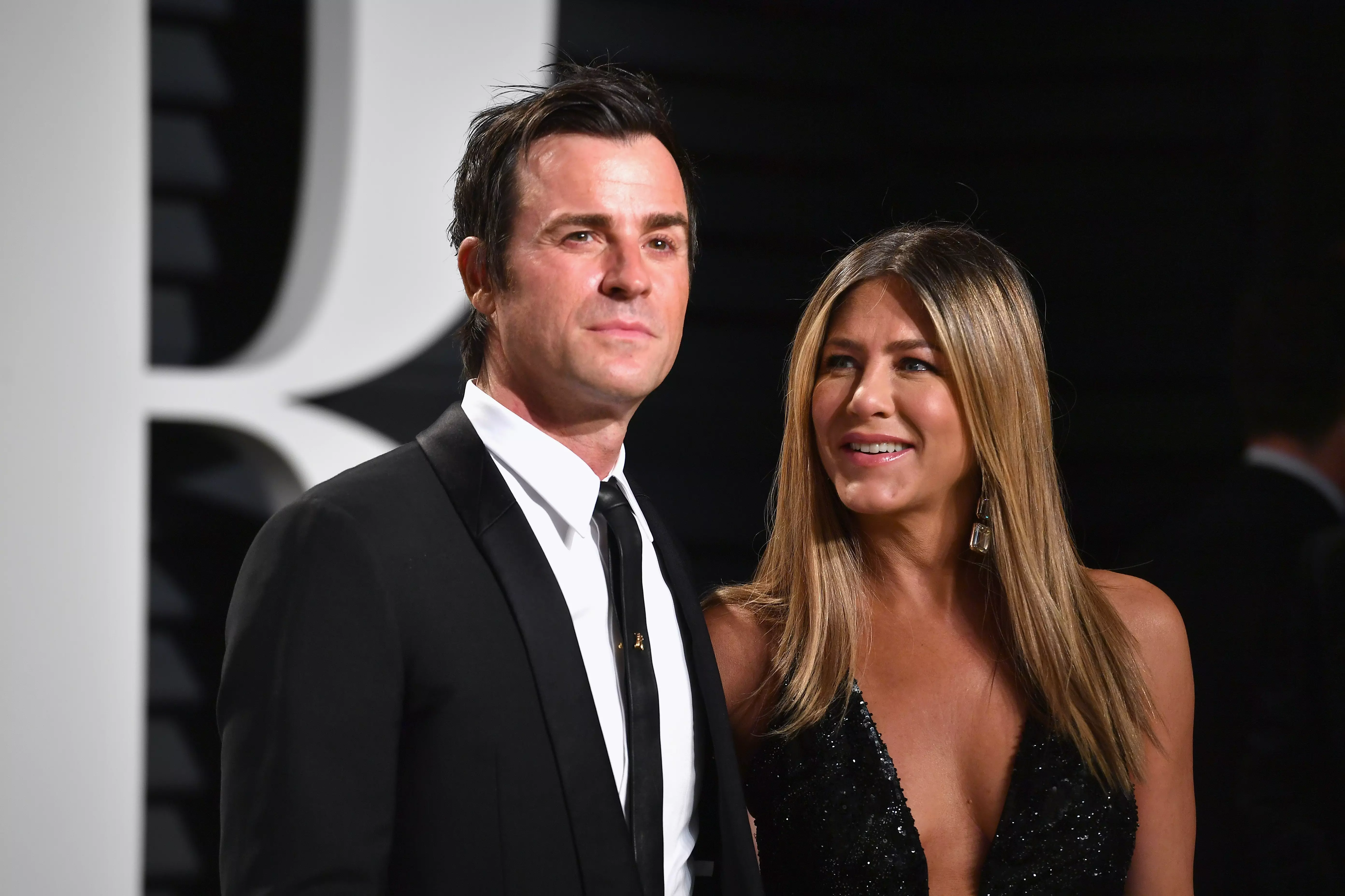 Jennifer Aniston eta Justin Theroux banandu dira, beraz, denek Brad Pitt-i buruz txiokatzen ari dira 146951_1