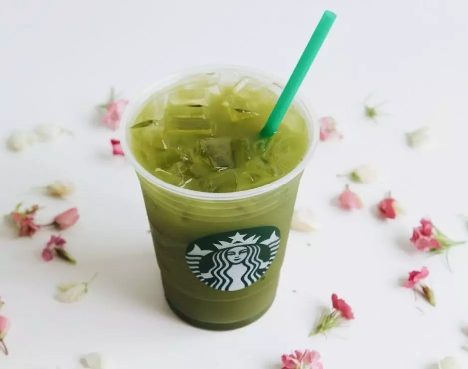 Эдгээр Starbucks matcha ундаа нь сэтгэл сэргээсэн амт, кофейноор дүүрэн байдаг.