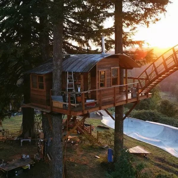 Un tipo constrúe a casa na árbore dos seus soños cunhas vistas absolutamente impresionantes (fotos) 15933_6