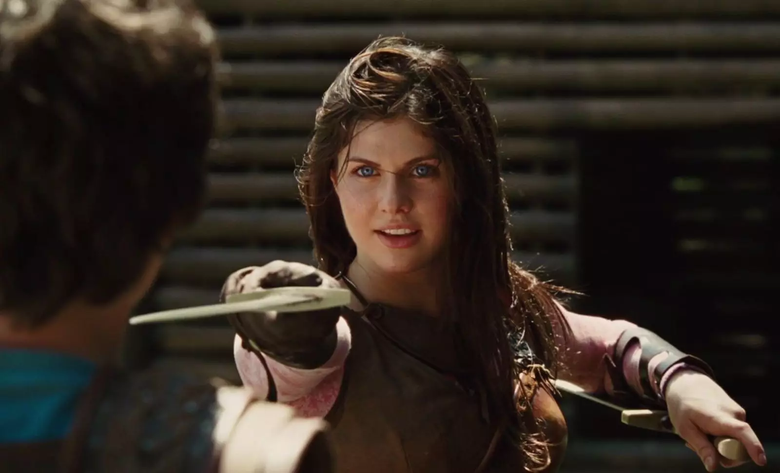 Alexandra Daddario podporovala Leah Jeffries ako Annabeth v novej sérii 'Percy Jackson'.