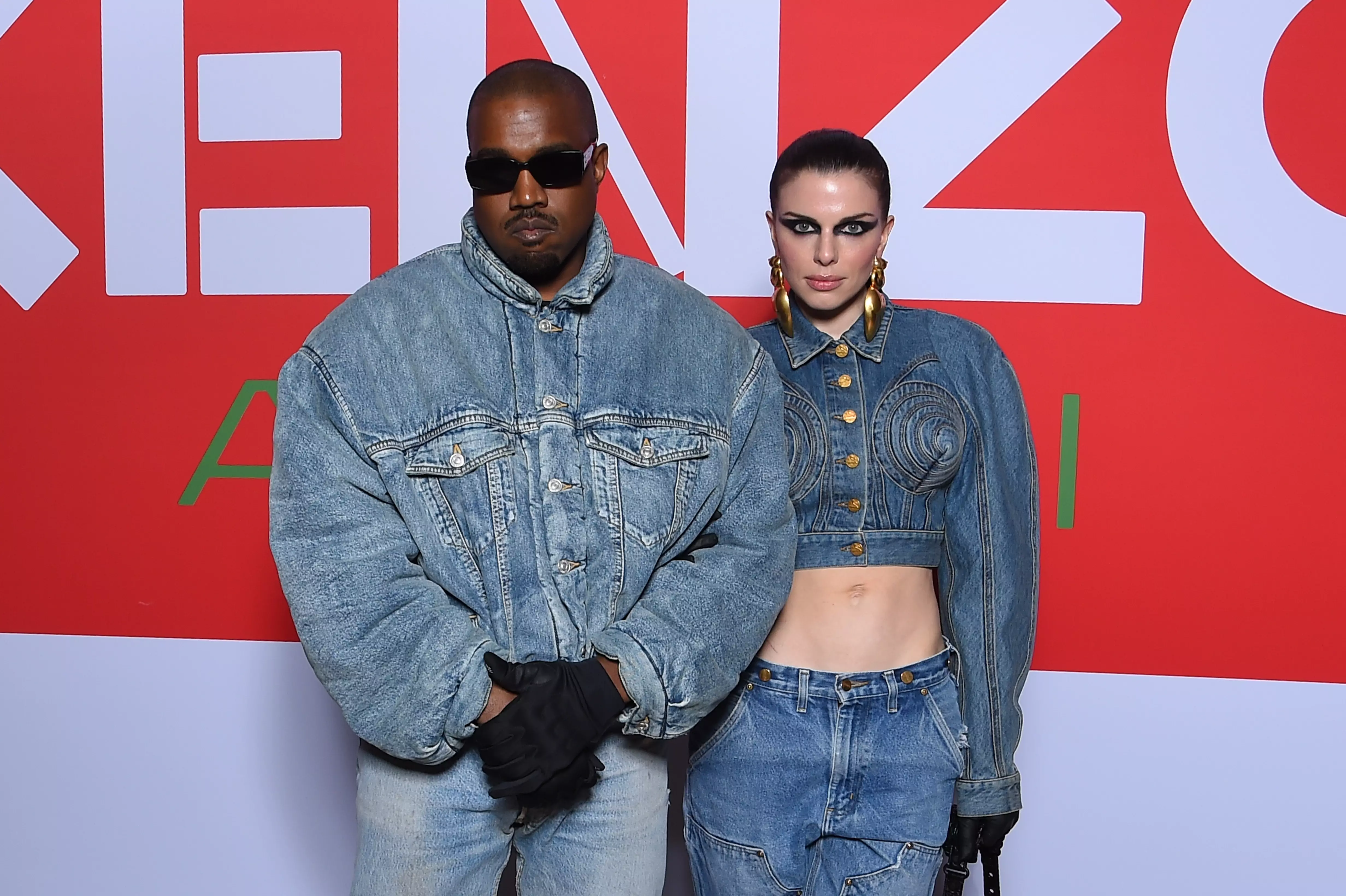 Kanye West & Julia Fox Kissru, Kif Qasmu r-rappreżentant tagħha f'Jum San Valentinu