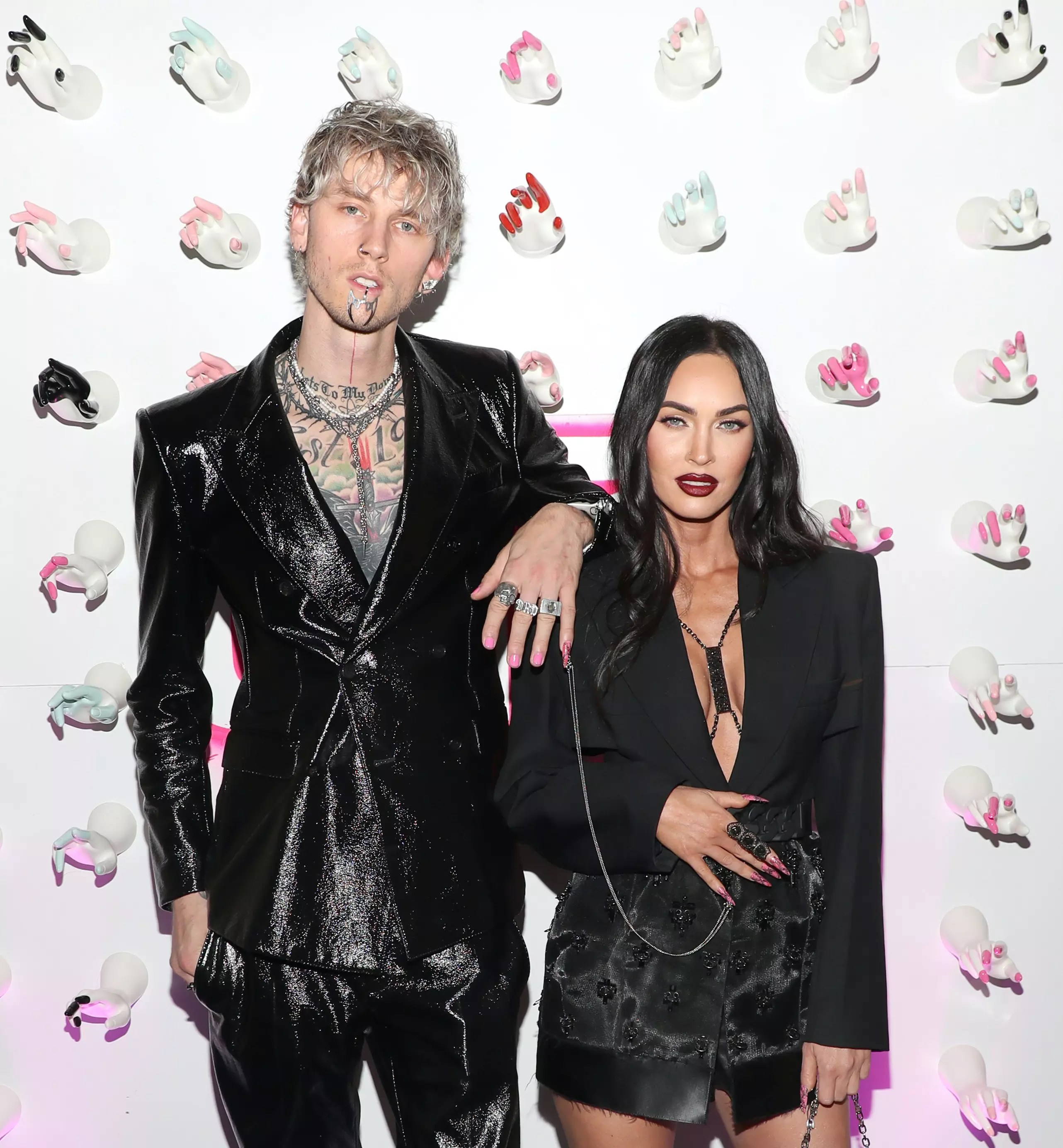 Kinuha Lang ng Machine Gun Kelly ang 'Hatinggabi Sa Switchgrass' Para kay Megan Fox