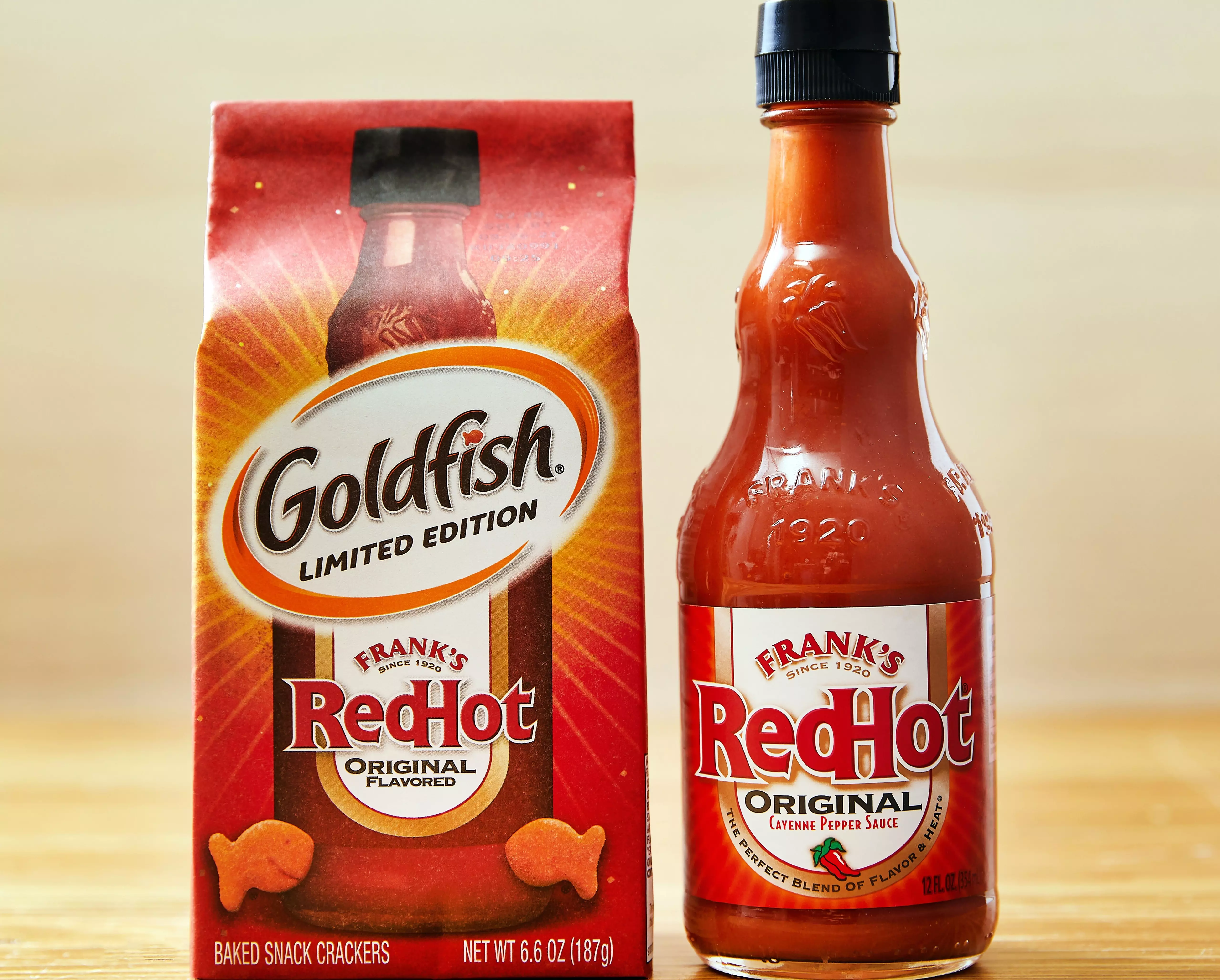 Αυτά τα κροτίδες χρυσόψαρου του Frank's RedHot είναι πραγματικά μια συνεργασία φωτιάς