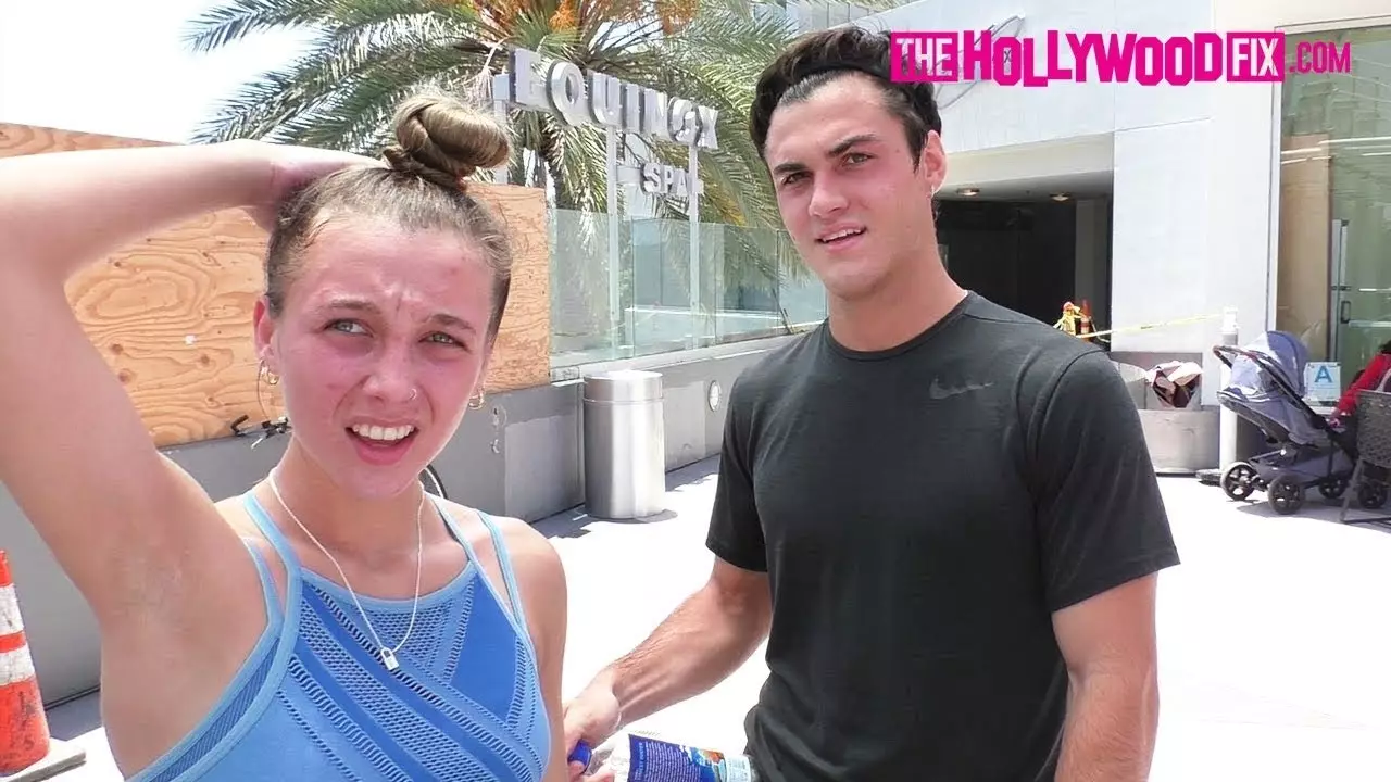 Emma Chamberlain & Ethan Dolan Ibihuha Byumubano Biragoye 2454_2