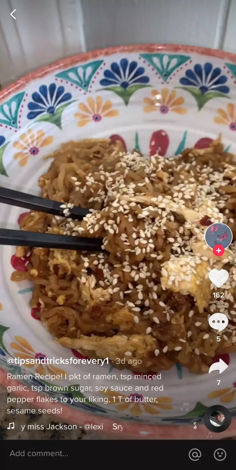 TikToker merakamkan versi resipi ramen tular mereka untuk aplikasinya.