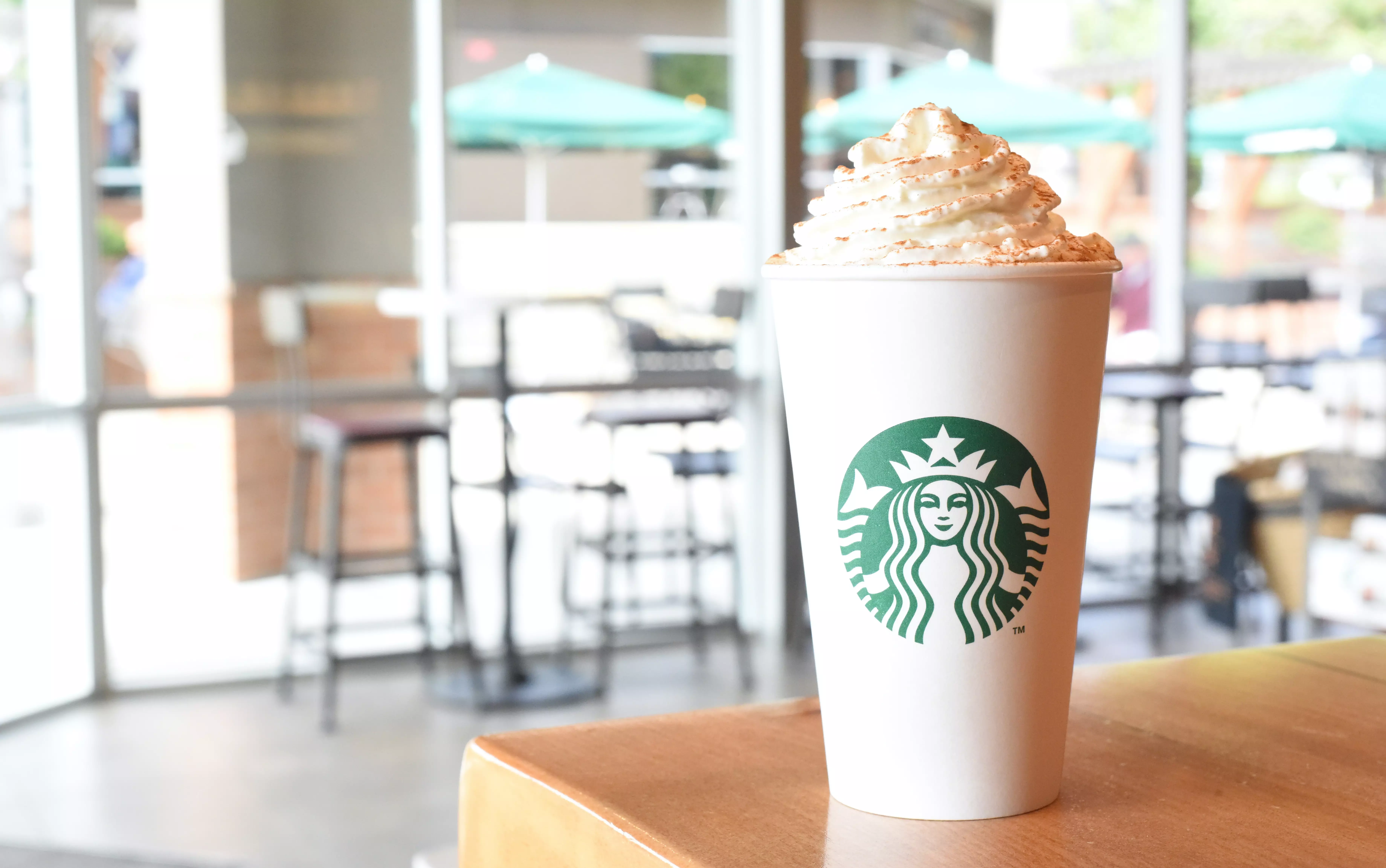 Starbucks ၏ အမျိုးသား ကော်ဖီနေ့ အခမ်းအနားတွင် အခမဲ့ သောက်သုံးရန် နှင့် TRIPLE Stars ပါဝင်သည်။