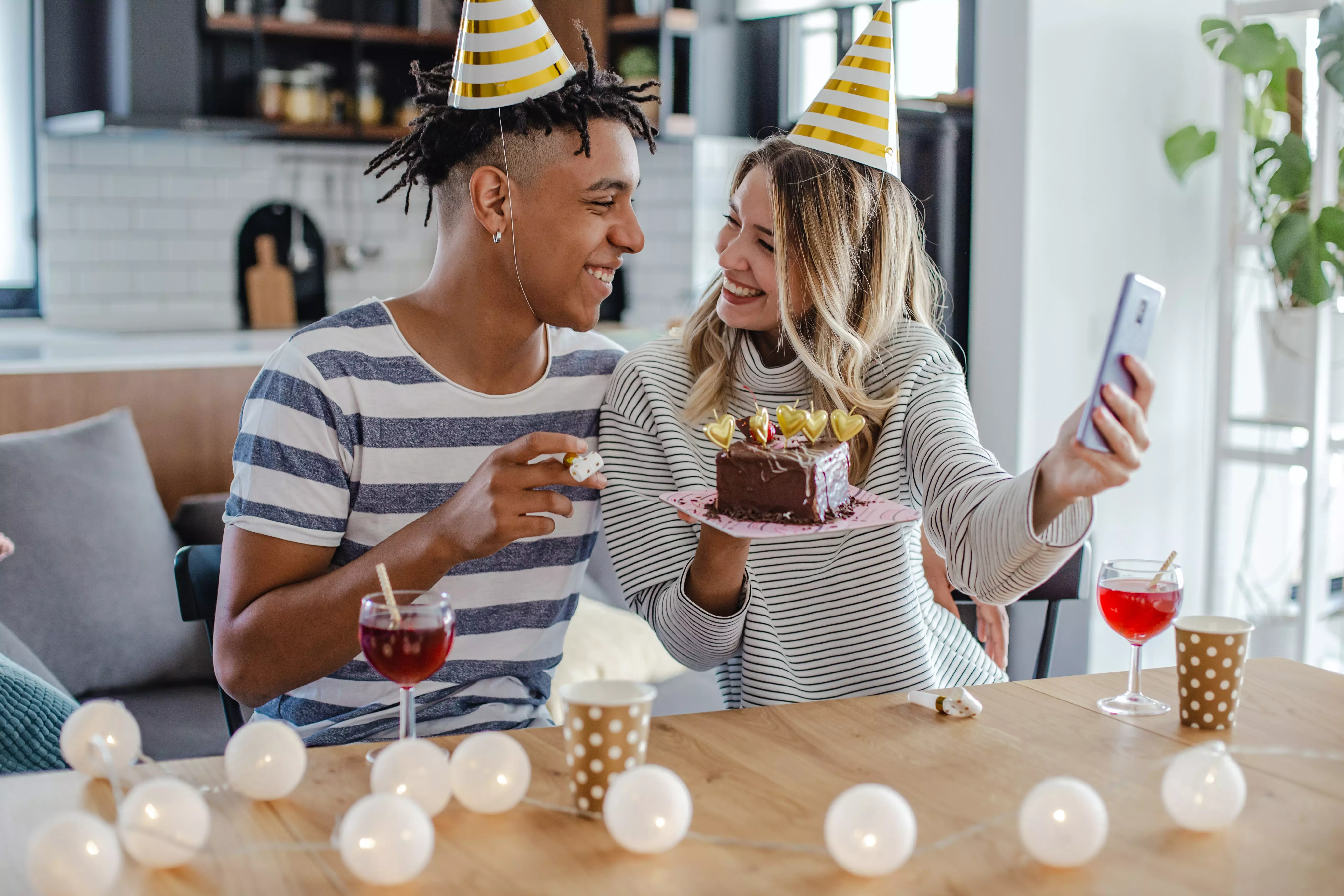 Marque esta ocasión trascendental usando una de estas citas de cumpleaños número 20 como subtítulos para Instagram.