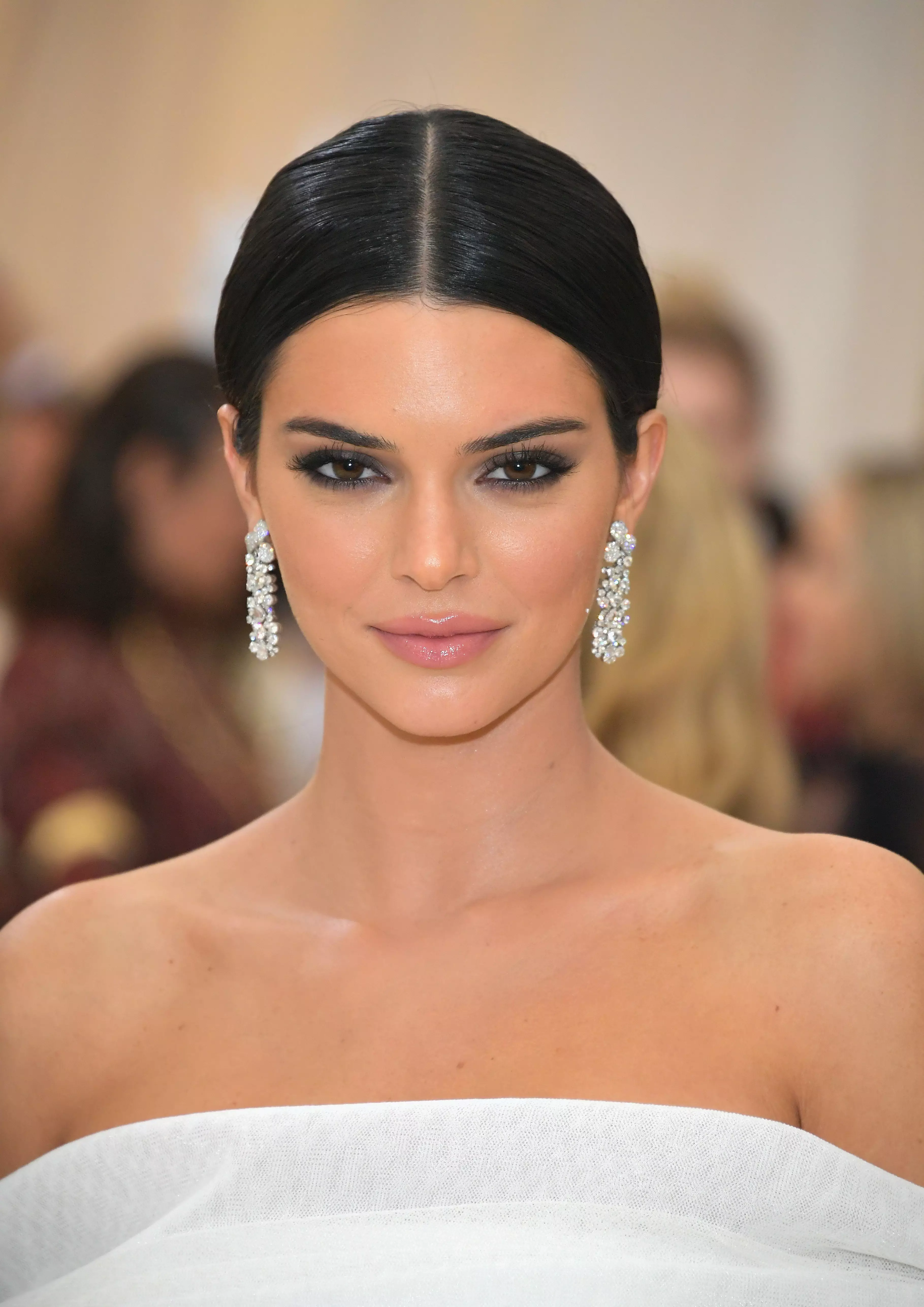 Twitter vergläicht dem Kendall Jenner säi Met Gala Look mat Toilettepabeier & TBH, ech kann et gesinn