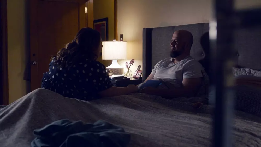 Chrissy Metz ndi Chris Sullivan monga Kate ndi Toby mu This Is Us