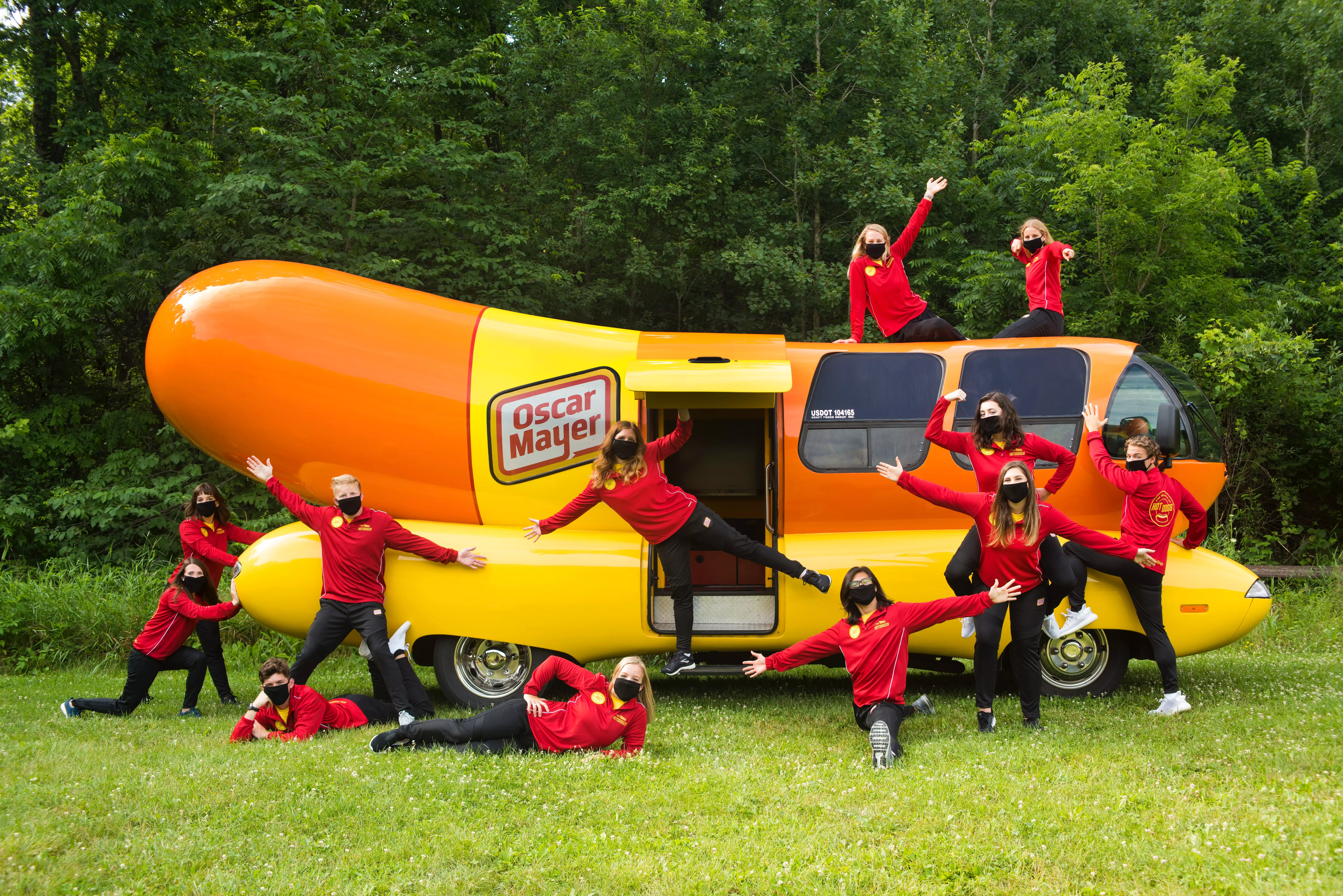 Iye zvino Ndiwo Mukana Wako Wekutyaira Iyo Wienermobile, Nekuti Oscar Mayer Ari Kuhaya Vatyairi