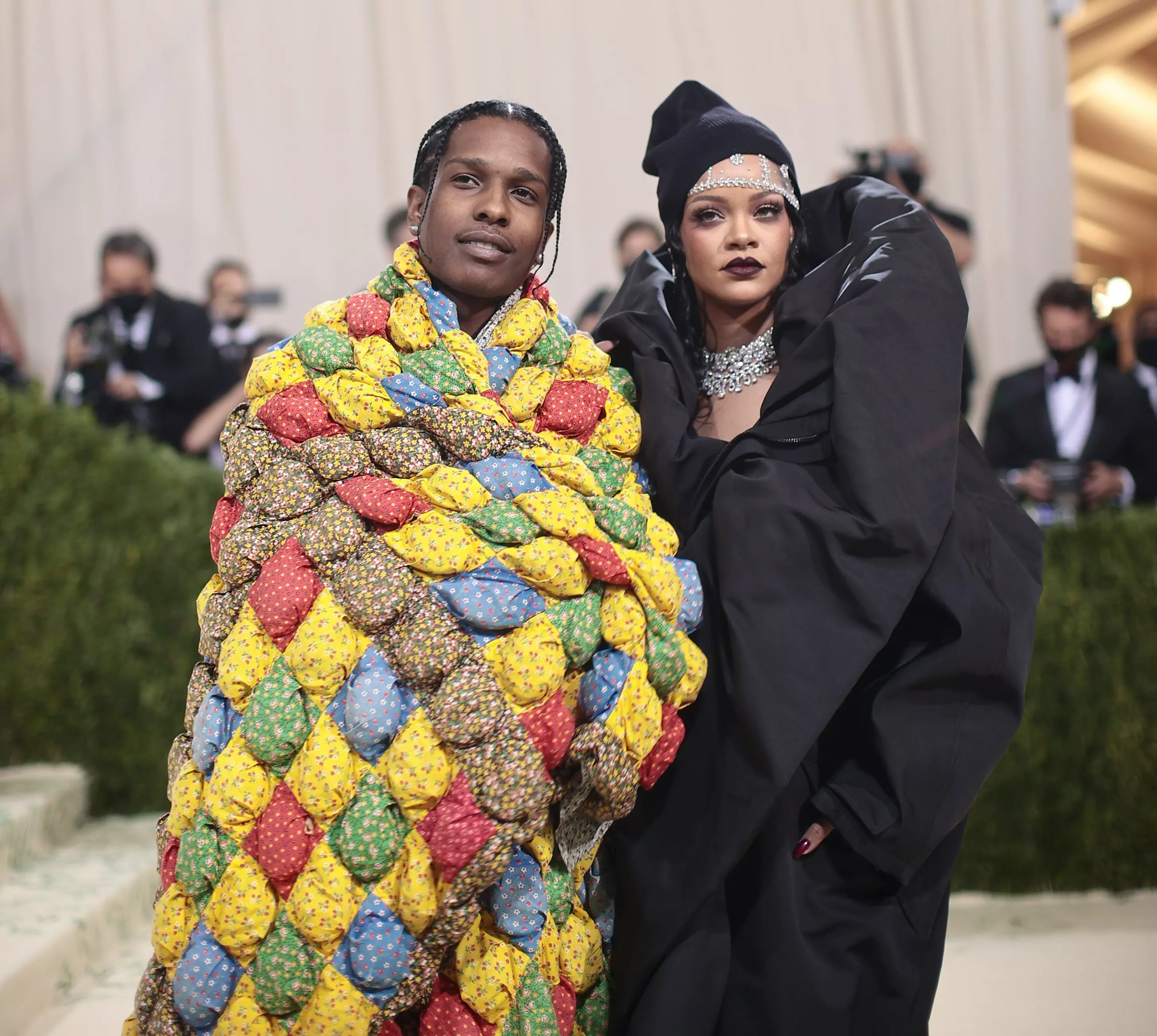 Rihanna & ASAP Rocky's Jikin Harshen A Met Gala Ya kasance Rare & Musamman