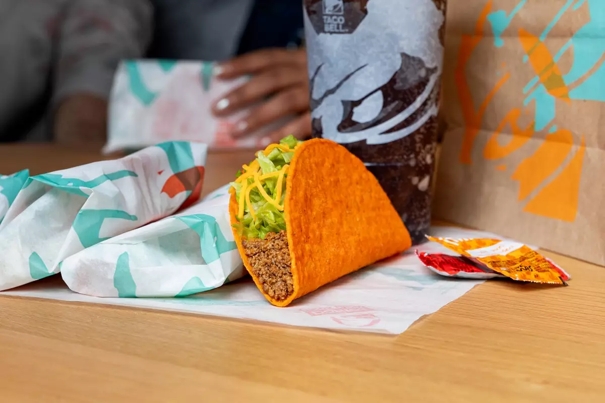 Kuna iya Samun Doritos Locos Taco Kyauta Kawai Ta Haɗuwa da Sabon Shirin Kyauta na Taco Bell