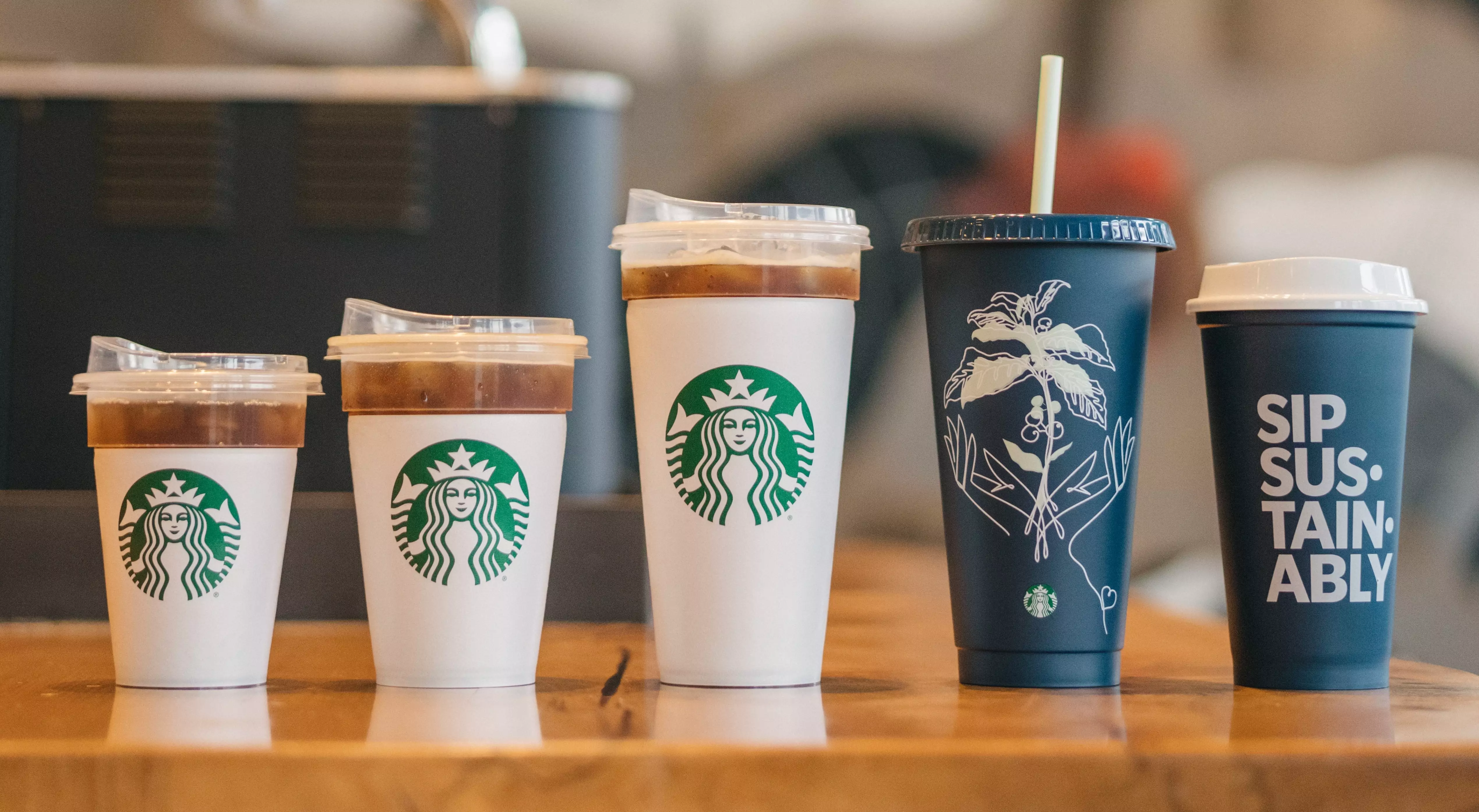 Zhvendosja e Starbucks te të ripërdorshmet përfshin lejimin e kupave personale për porositë në celular