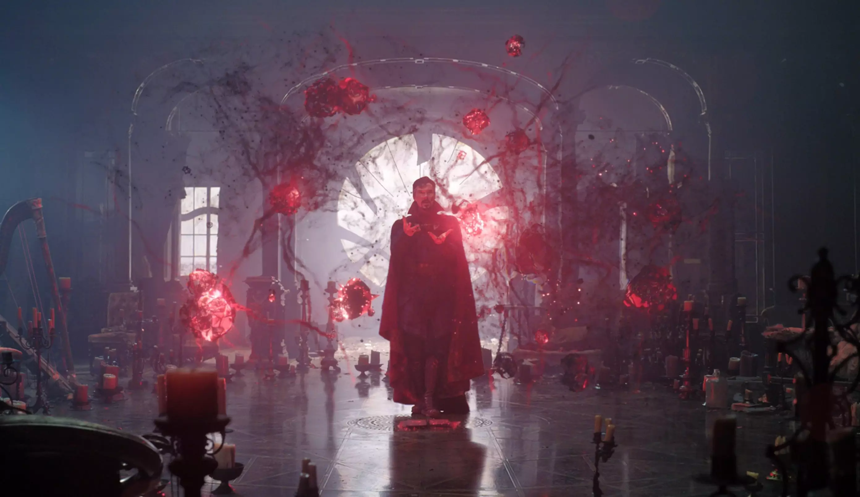 Benedict Cumberbatch jako Doctor Strange ve filmu Doctor Strange v The Multiverse of Madness