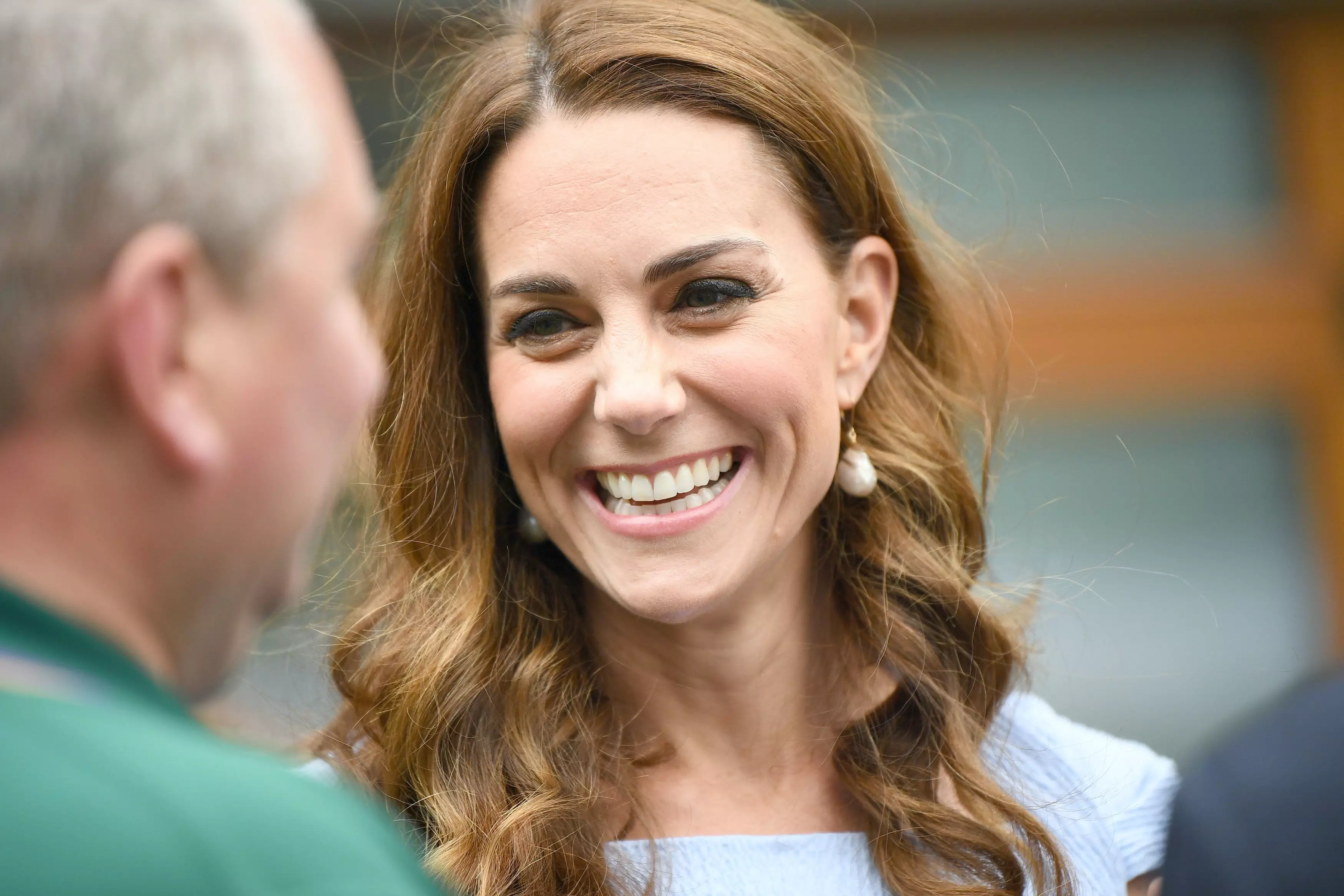 U ka reka lirethe tseo Kate Middleton a neng a li roala Wimbledon ka $80 ho morekisi oa hau o ratoang.