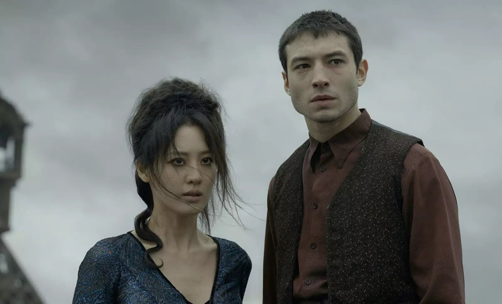 Ezra Miller Fine parolas pri tiu turniĝo de "Fantastic Beasts 2", do aŭskultu