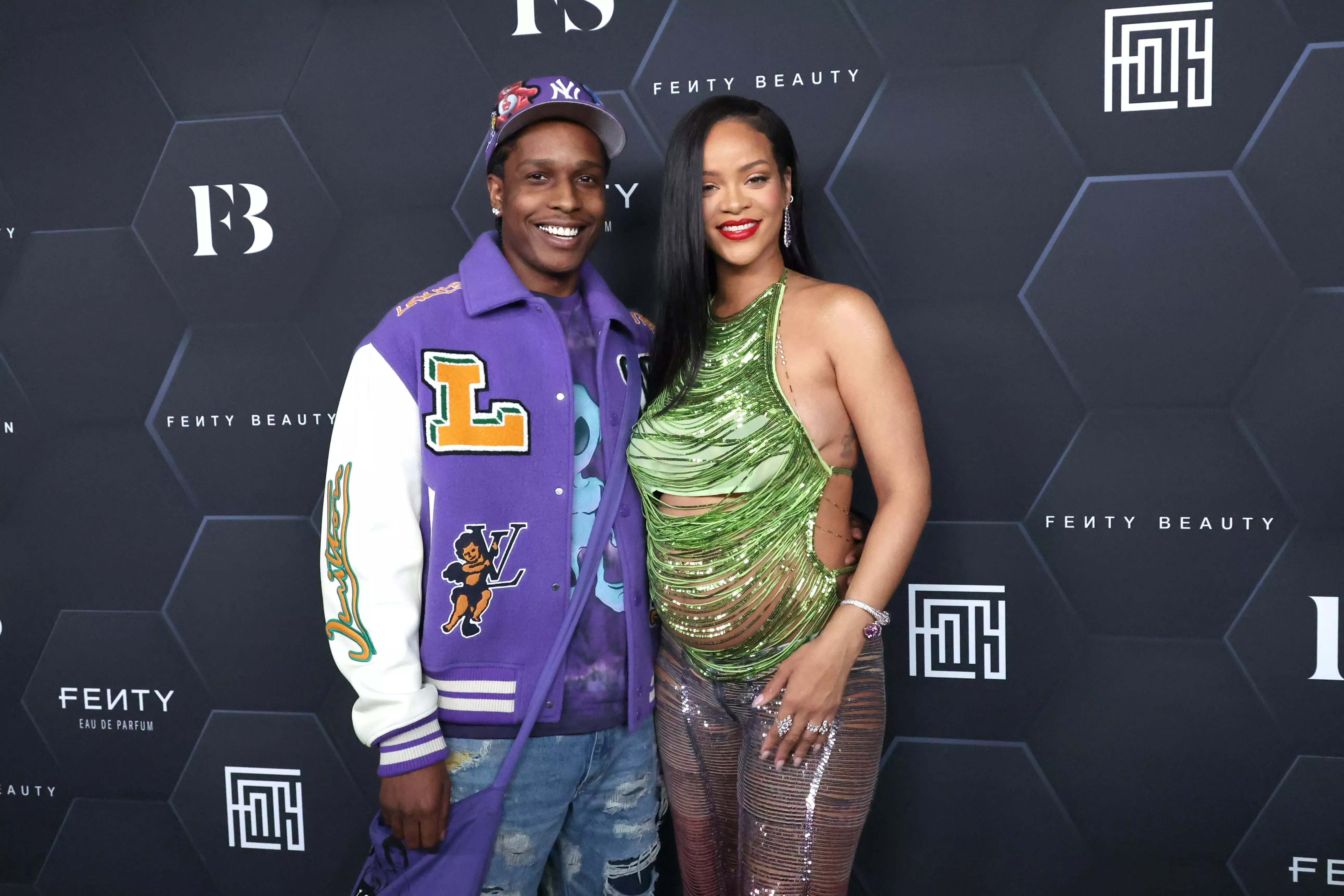 Bahasa tubuh kehamilan Rihanna dan A$AP Rocky sangat asli.