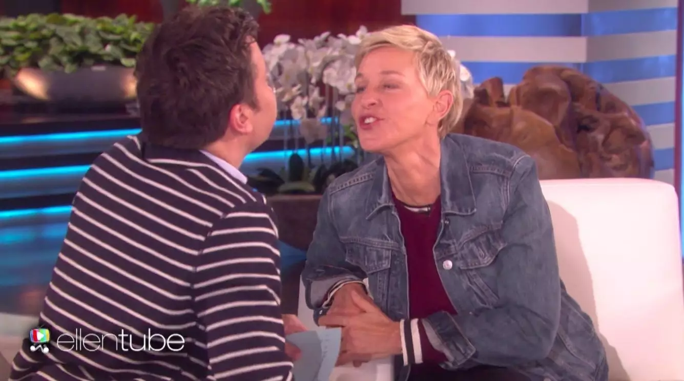 Ellen DeGeneres kuste Jimmy Fallon op de mond en het was super onhandig 31419_2