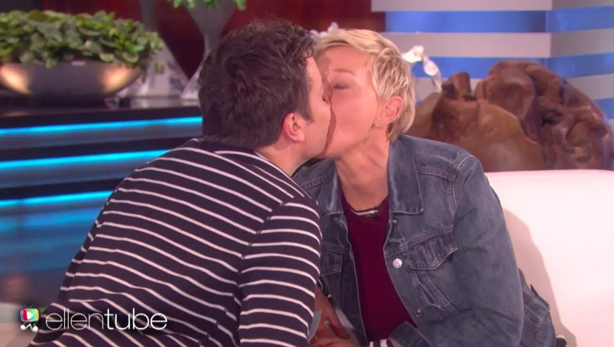 Ellen DeGeneres Kuss Jimmy Fallon op de Mond an et war super schweier 31419_4