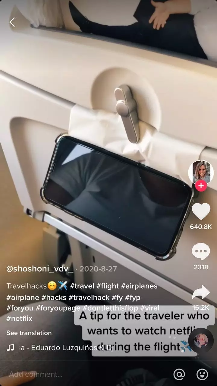 Deze TikTok-reishack en -trend voor 2022 betreft je telefoon tijdens een vlucht.