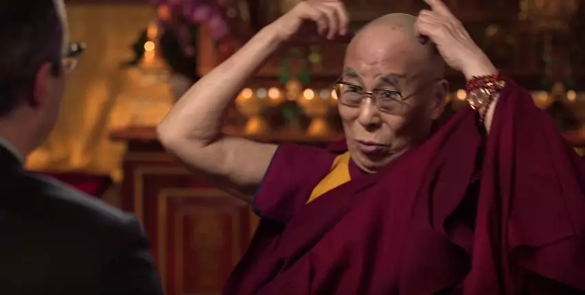 Dem John Oliver säin Interview mam Dalai Lama ass e Kaddo ze pur fir dës Welt 34826_1