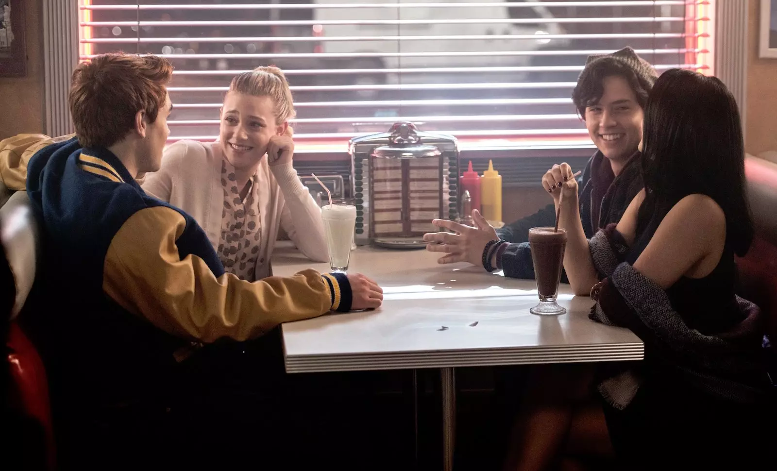 Os contratos de 'Riverdale' parecen revelar que o programa durará ata a sétima tempada.